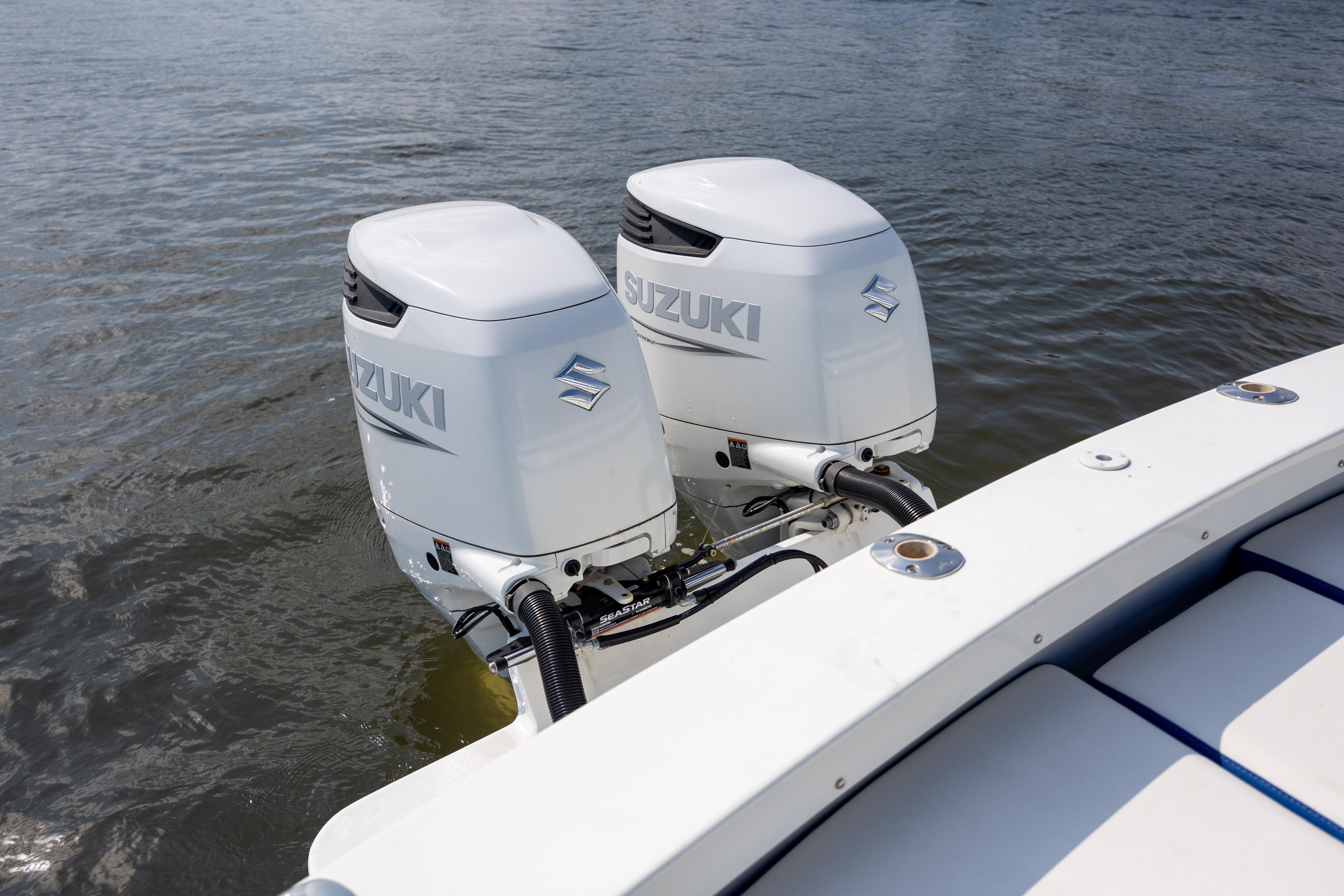 1983 Bertram 28 Moppie Cuddy Cabin for sale - YachtWorld