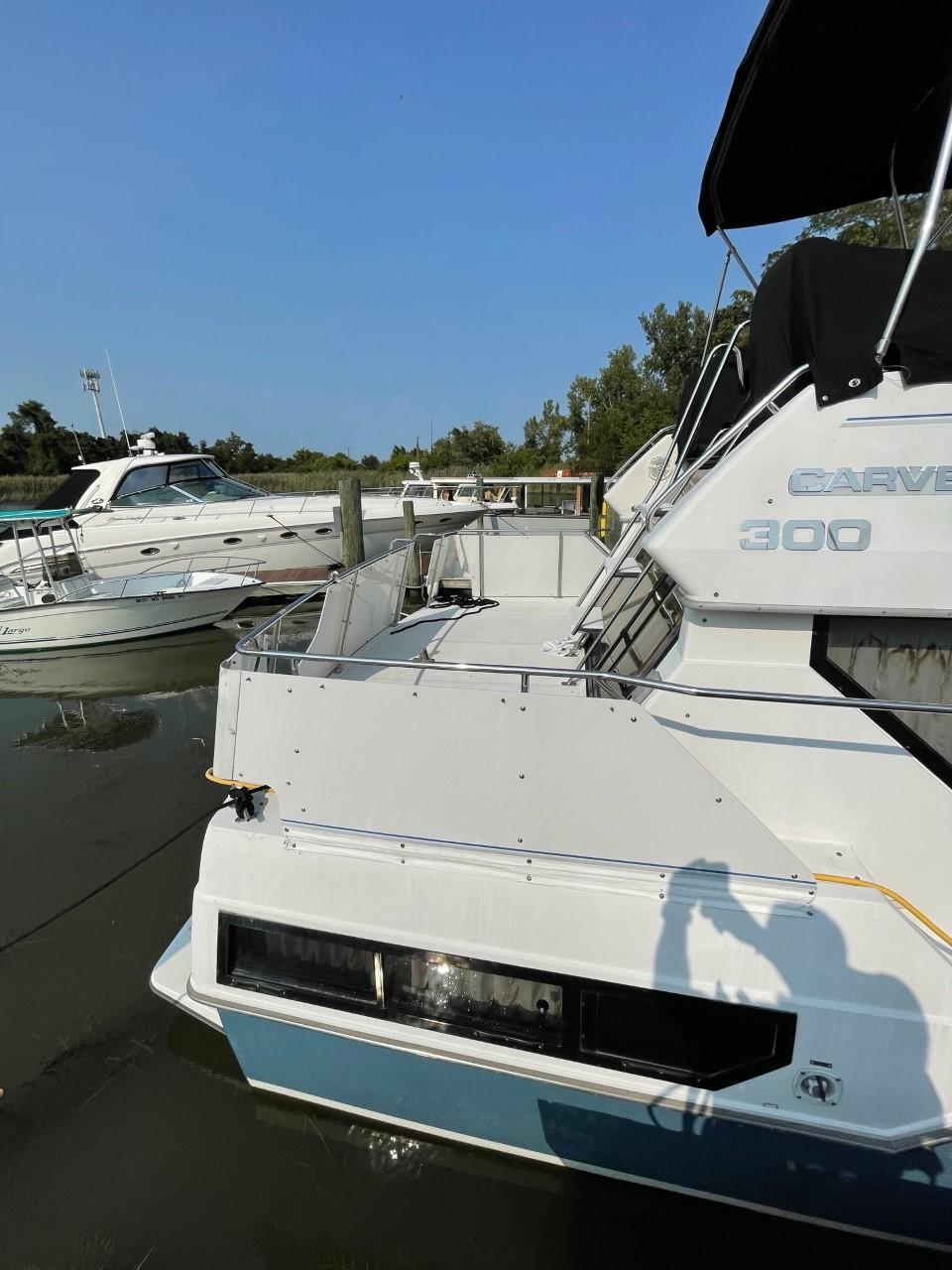 1993 Carver Sedan 300 Motorboot mit Achterkabine Kaufen - YachtWorld