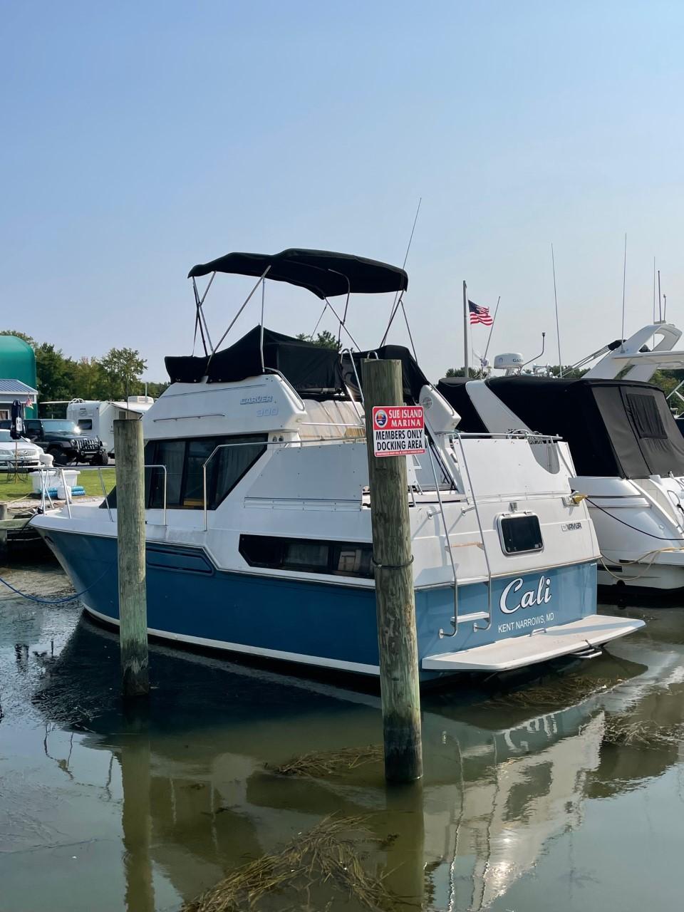 1993 Carver Sedan 300 Motorboot mit Achterkabine Kaufen - YachtWorld