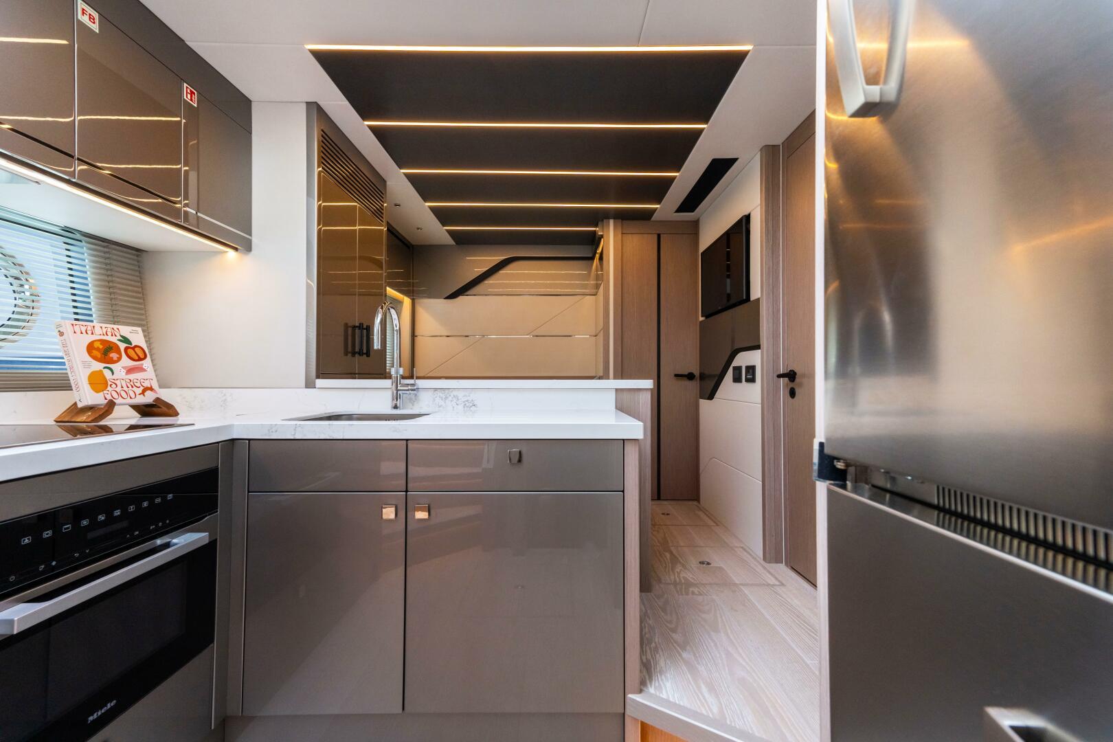 2025 Sunseeker Predator 75 Motor Yachts for sale - YachtWorld