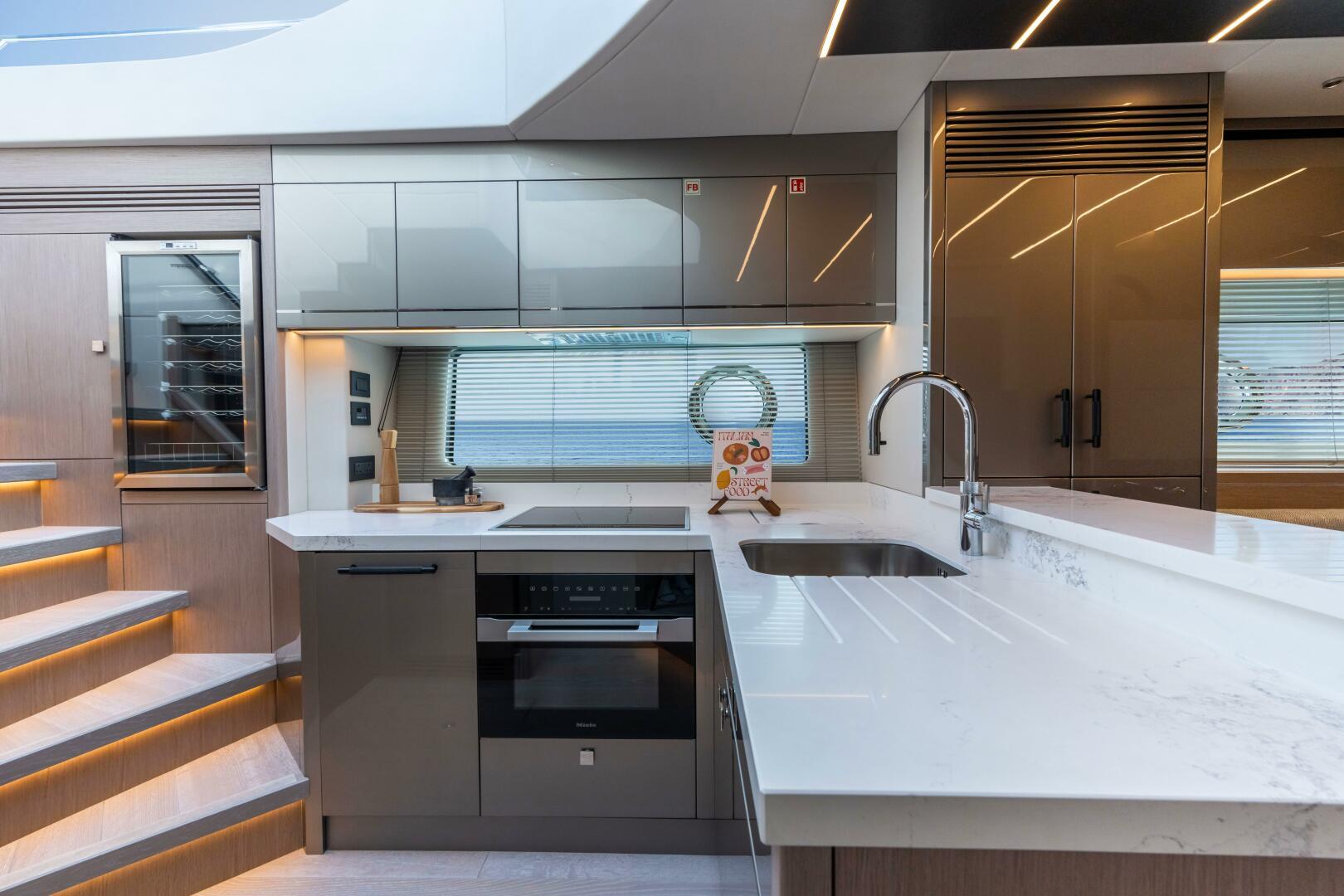 2025 Sunseeker Predator 75 Motor Yachts for sale - YachtWorld