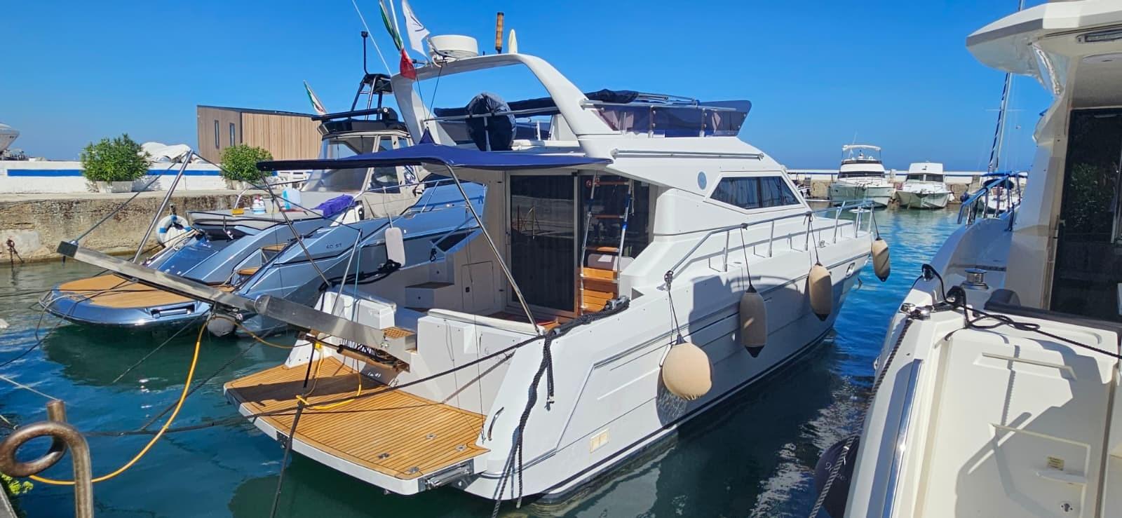 Raffaelli Typhoon fly 38 | 11m | 1992 | Boats and Outboards