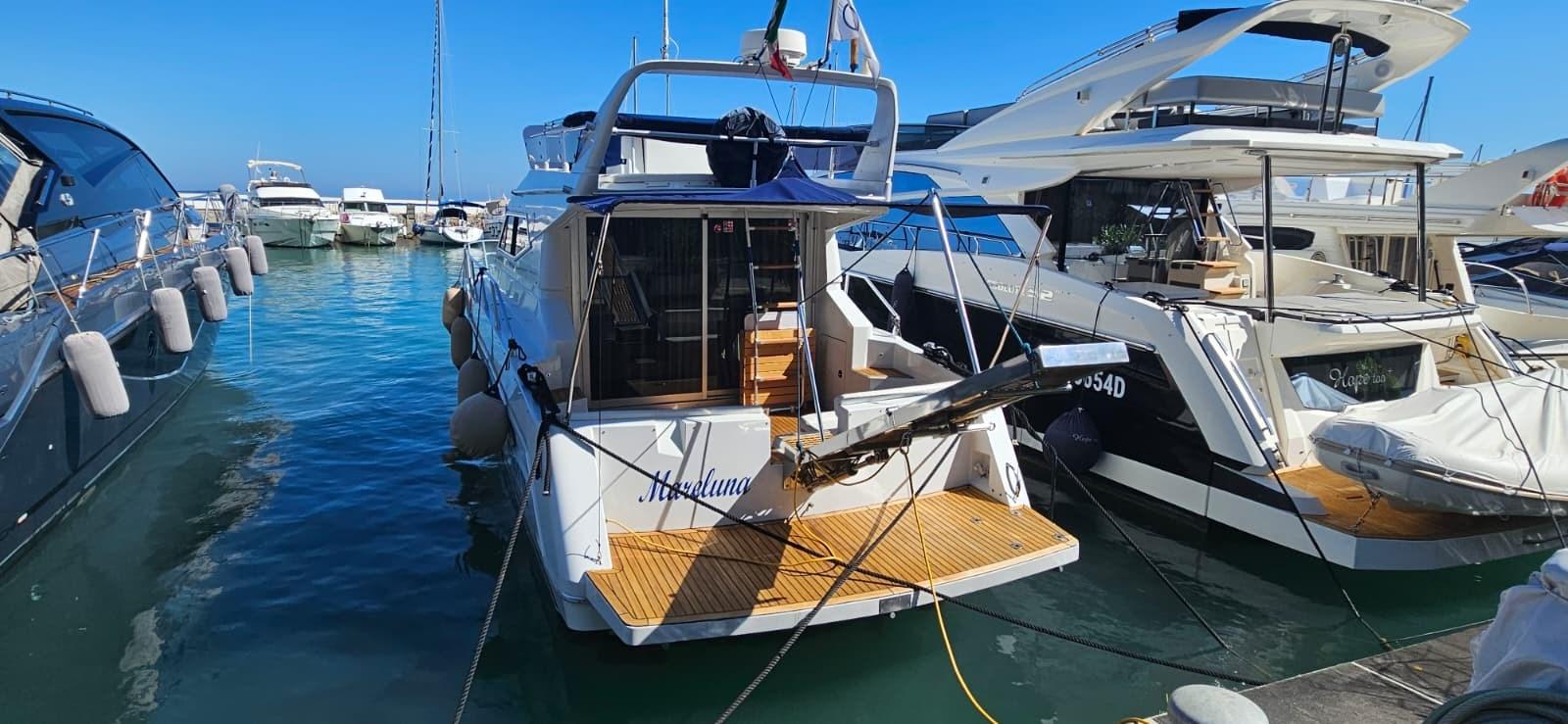 Raffaelli Typhoon fly 38 | 11m | 1992 | Boats and Outboards