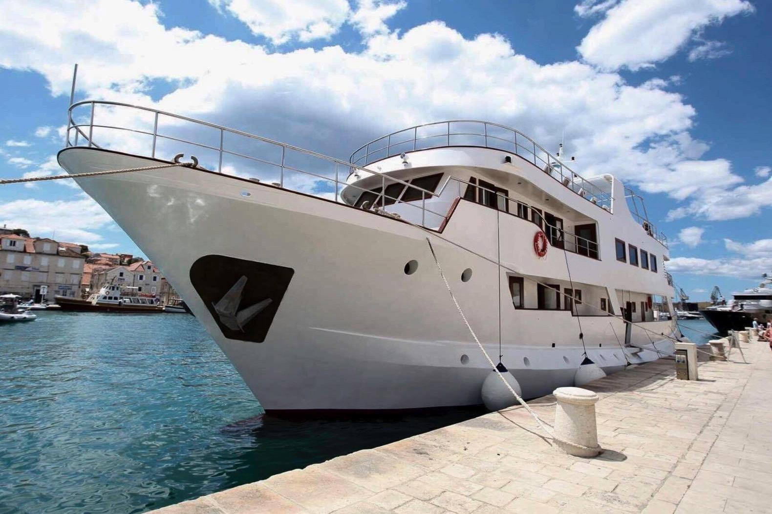 Custom Small cruise ship | 1994 | 37m | Boatshop24