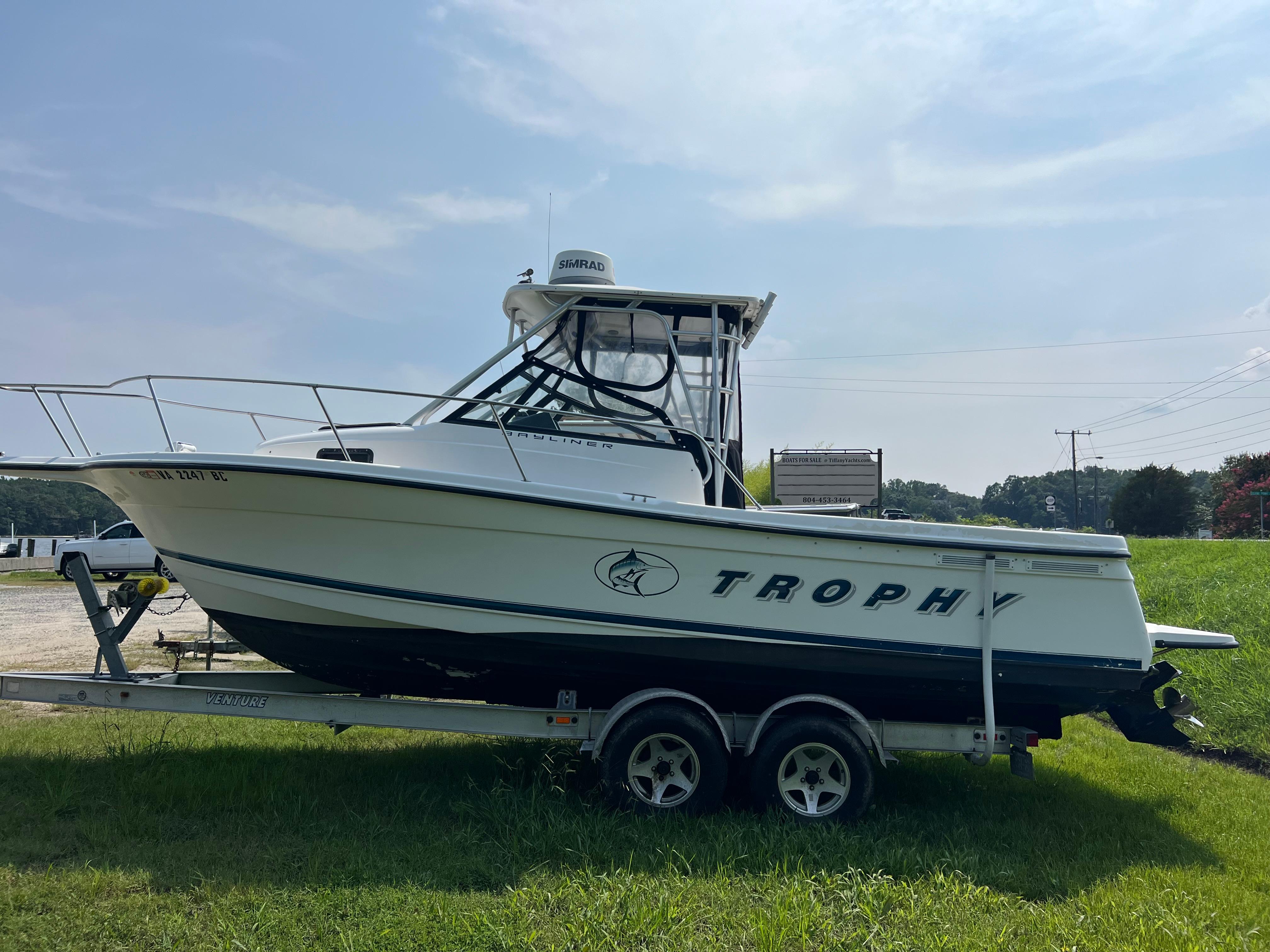 1999 Bayliner Trophy Walkaround for sale - YachtWorld