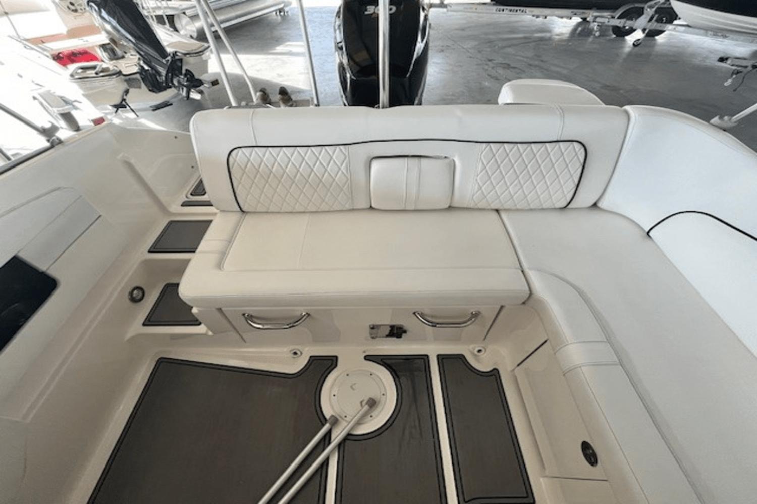 2015 Sea Ray 240 Sundeck Outboard Other for sale - YachtWorld
