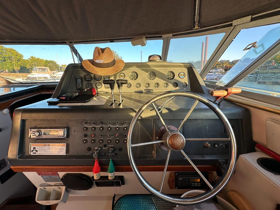 1989 Regal Commodore 360 Cruiser for sale - YachtWorld