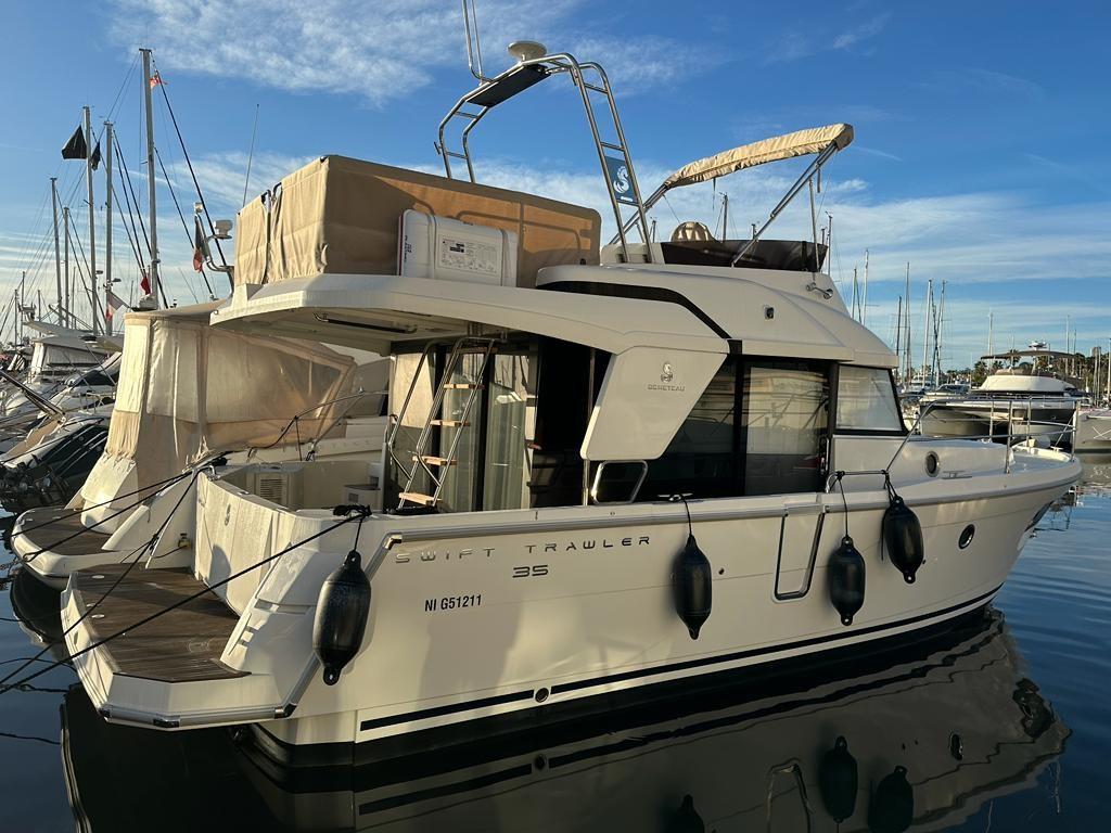 New 2022 Beneteau Swift Trawler 35 | TopBoats