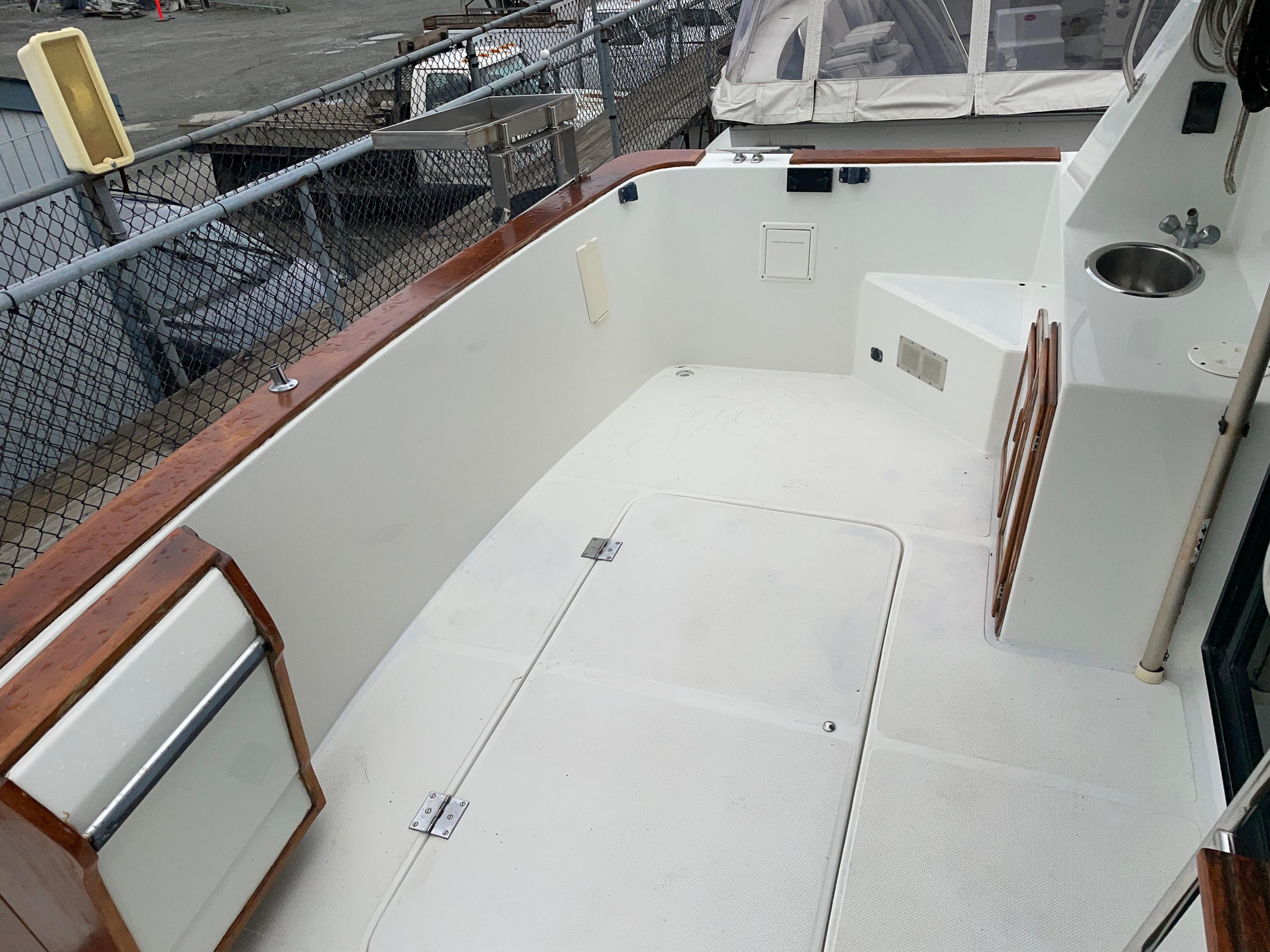 1990 Cooper 42 Prowler Sedan Motor Yacht for sale - YachtWorld