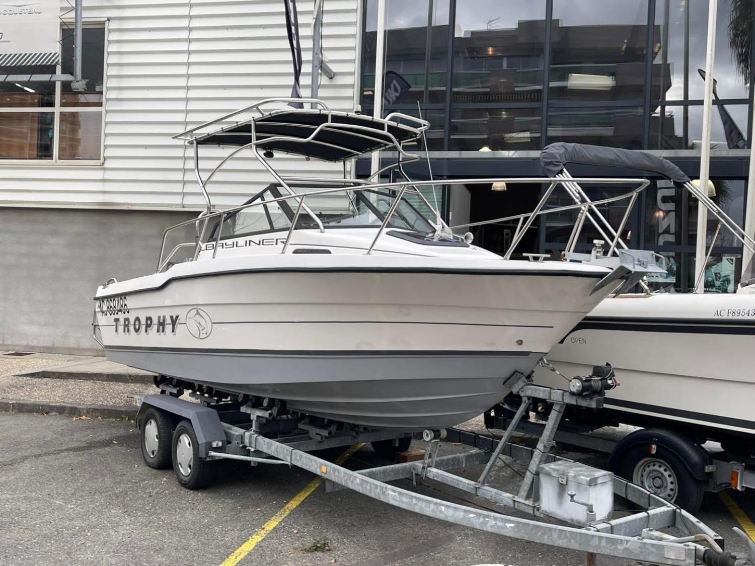 Used 1994 Bayliner TROPHY 2002 - 33 - Gironde | TopBoats