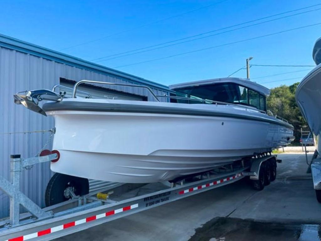 New 2024 Axopar 37XC CROSS CABIN - Florida | TopBoats