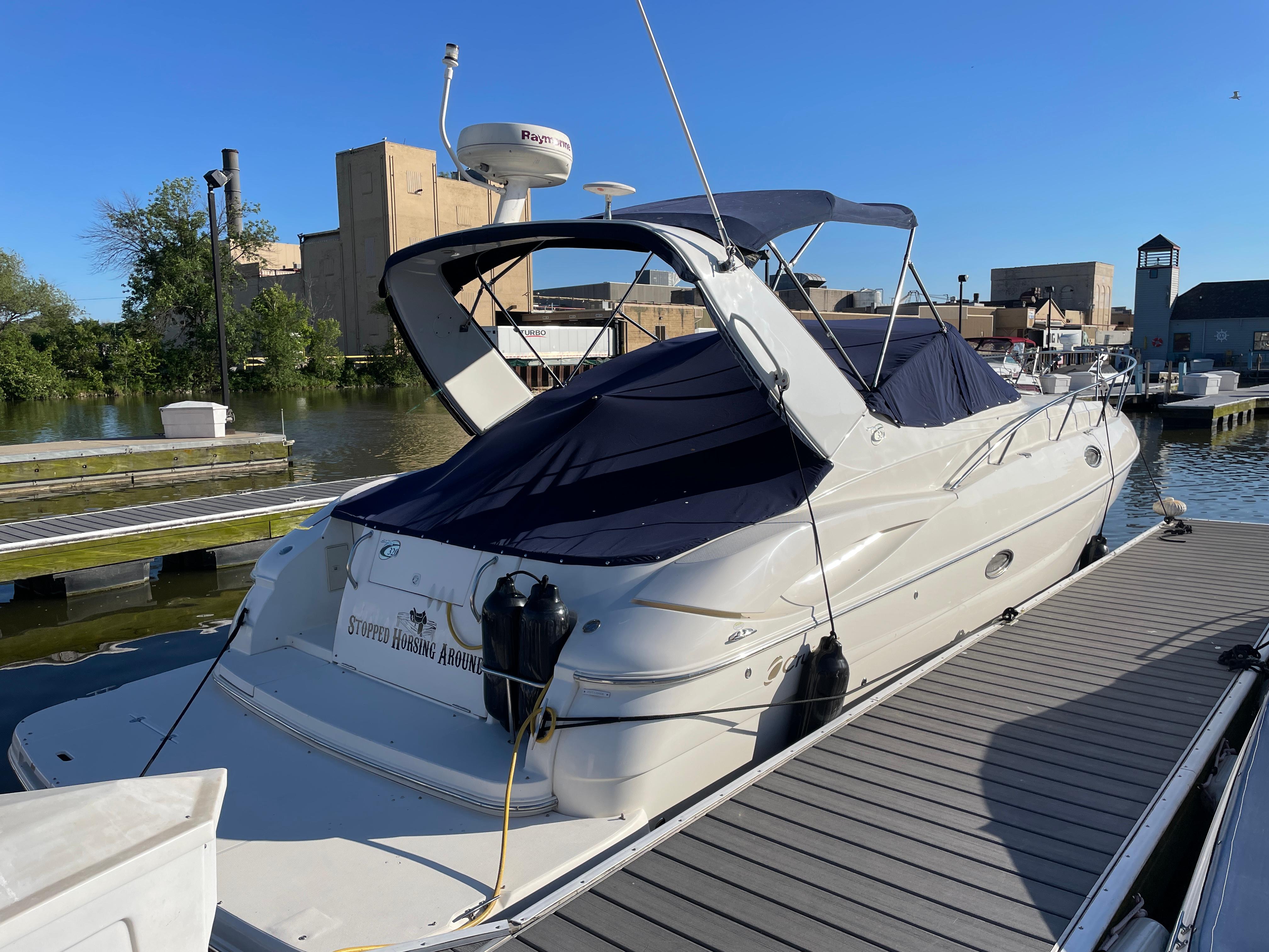 2004 Cruisers Yachts 320 Express Cruiser for sale - YachtWorld