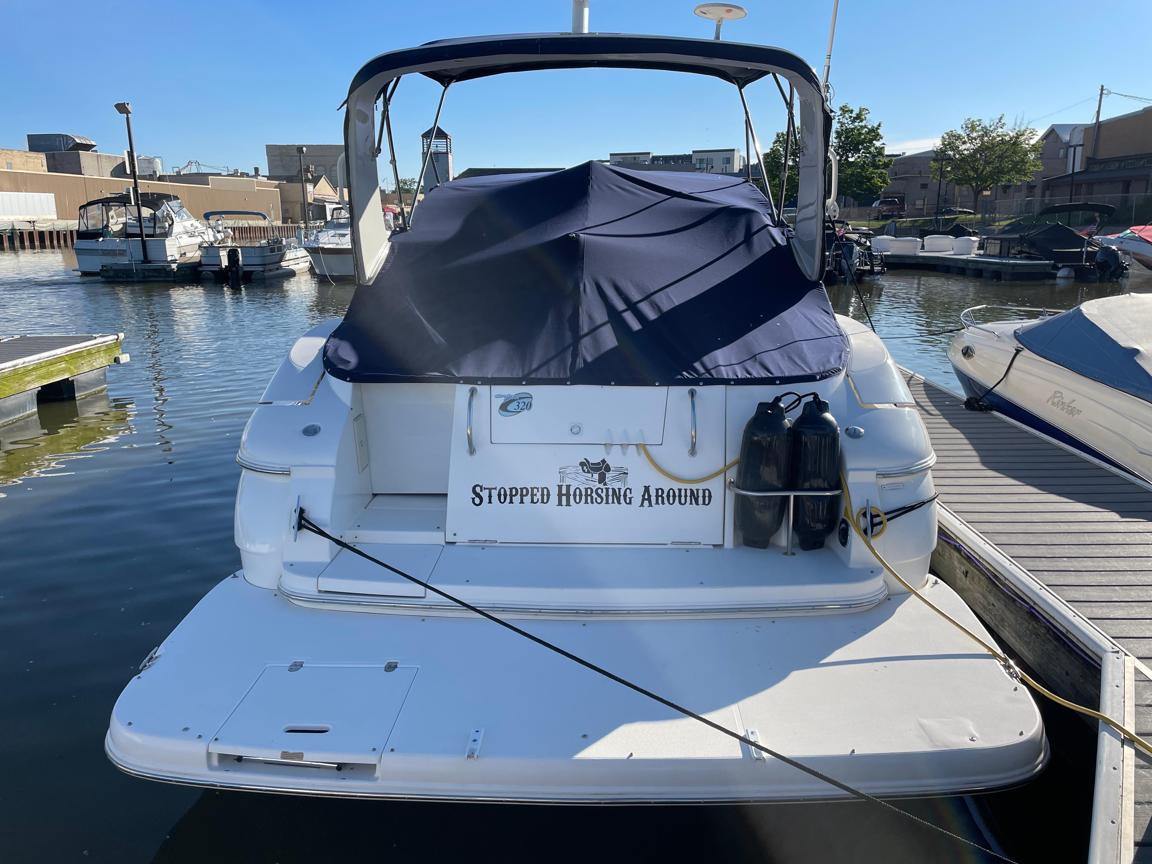 2004 Cruisers Yachts 320 Express Cruiser for sale - YachtWorld