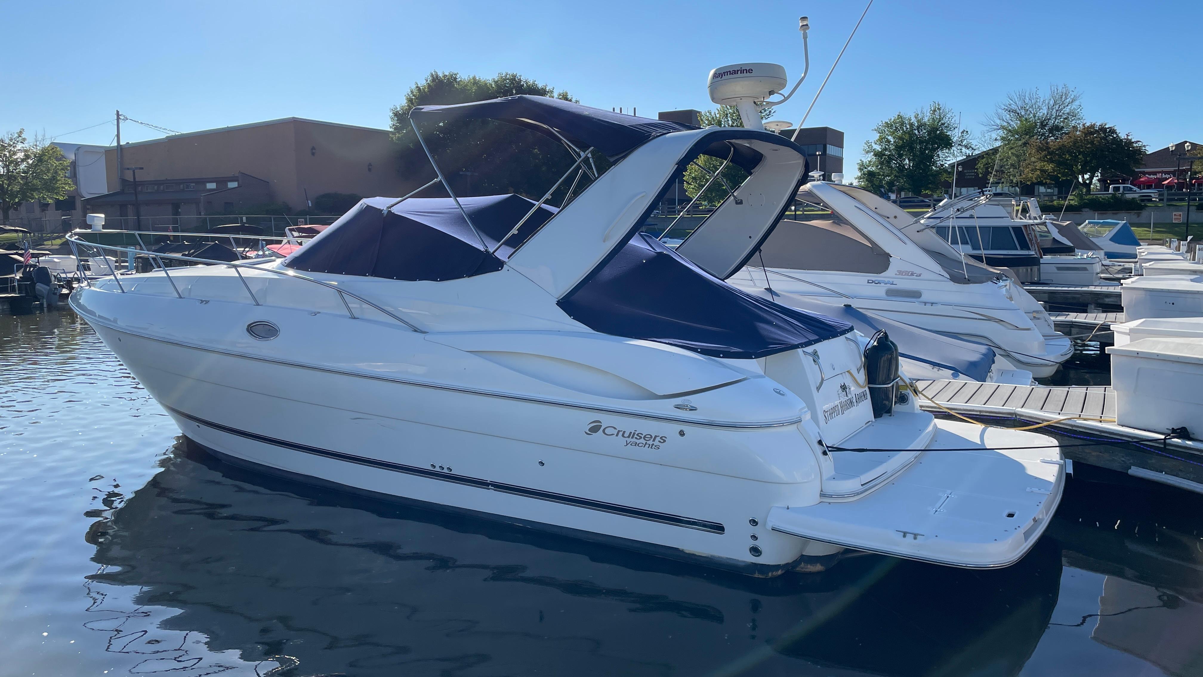 2004 Cruisers Yachts 320 Express Cruiser for sale - YachtWorld