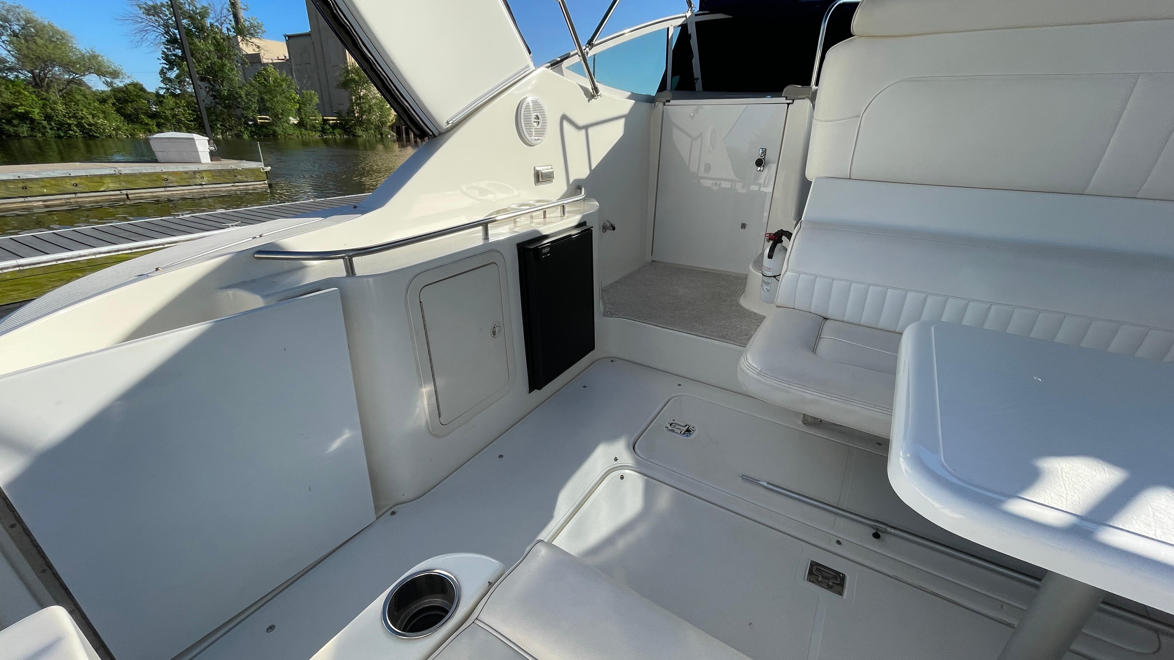 2004 Cruisers Yachts 320 Express Cruiser for sale - YachtWorld