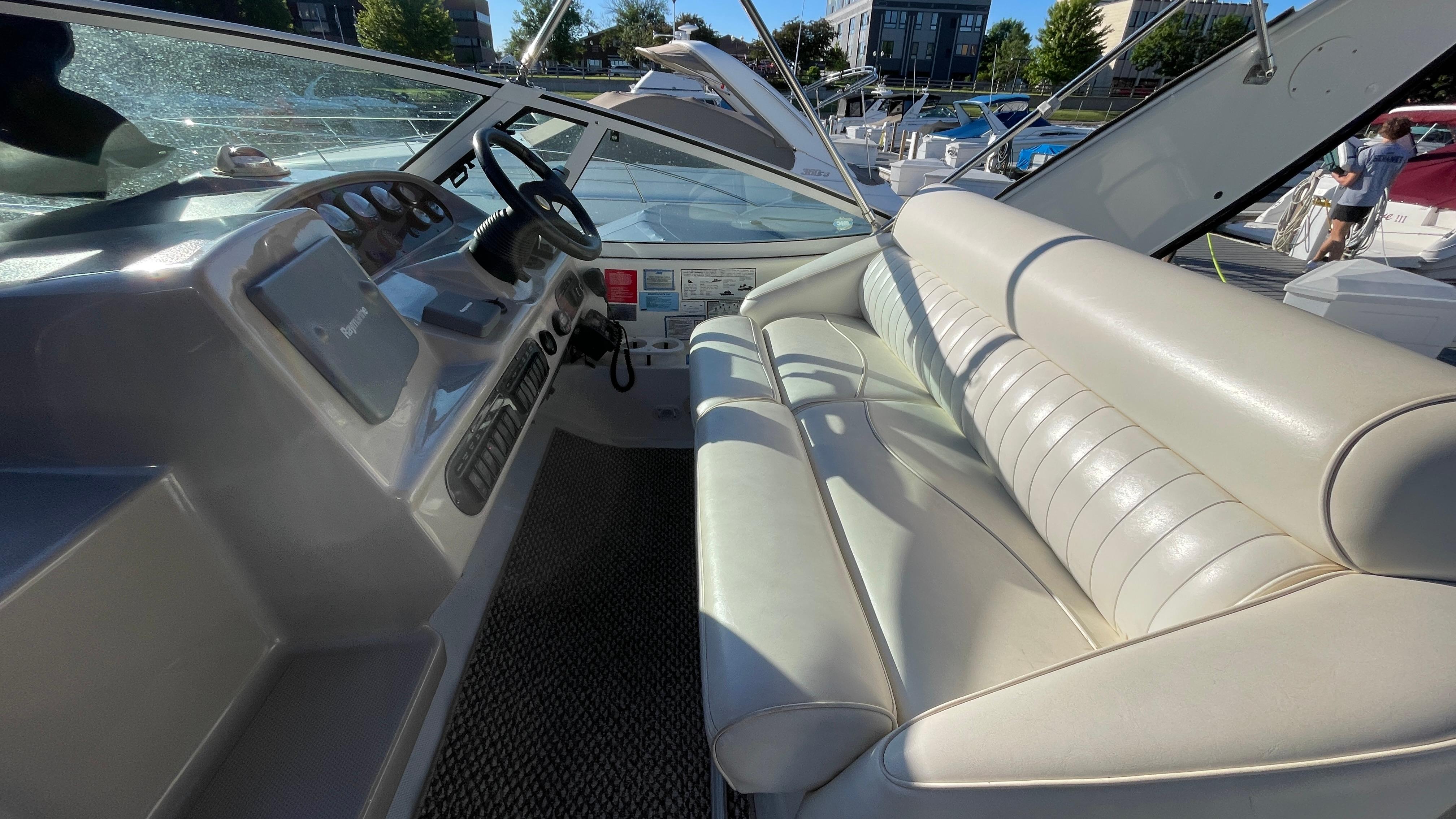 2004 Cruisers Yachts 320 Express Cruiser for sale - YachtWorld