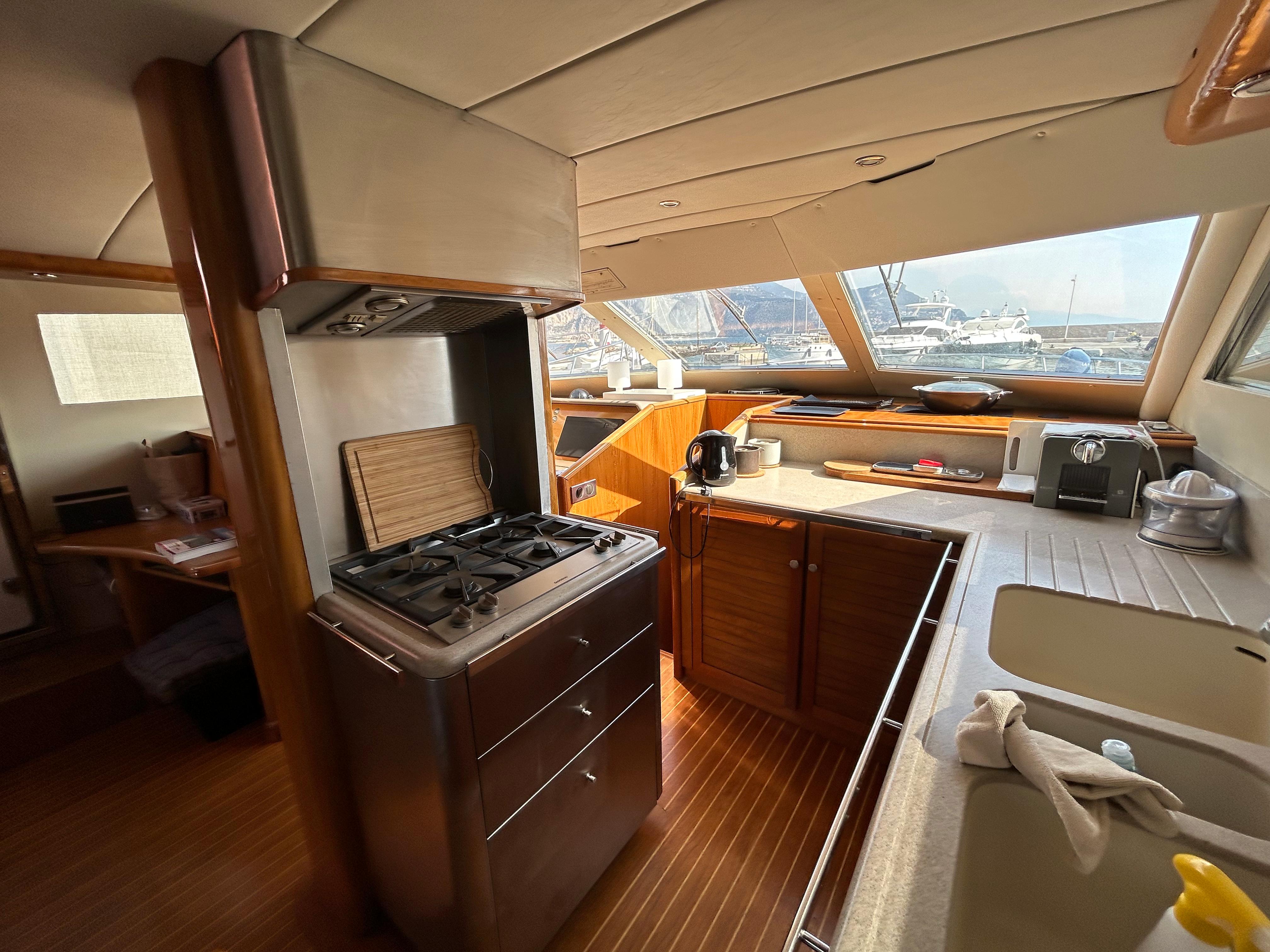 1993 Guy Couach Couach 1800 Flybridge for sale - YachtWorld