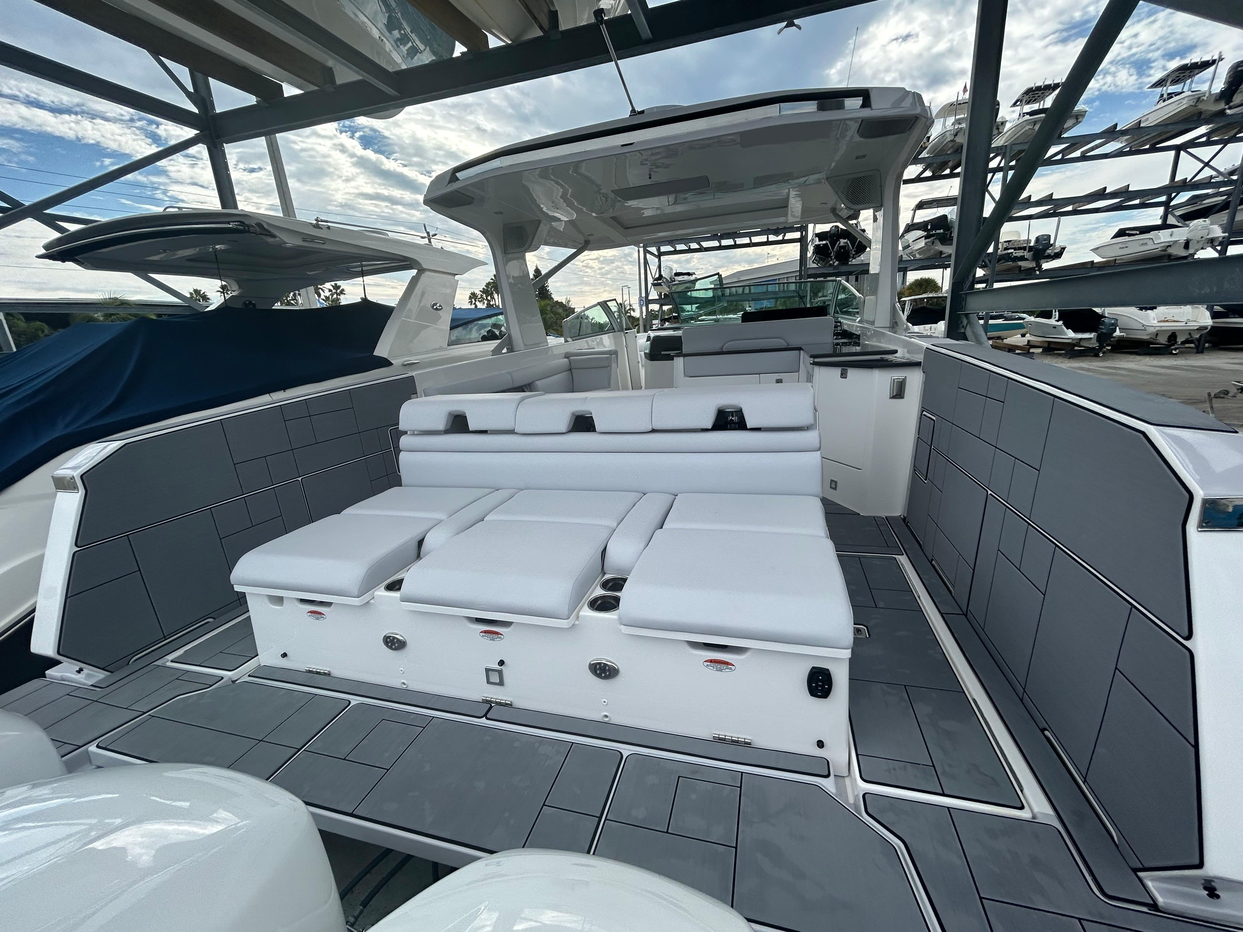 2023 Aviara AV40 Outboard Runabout-Boot Kaufen - YachtWorld