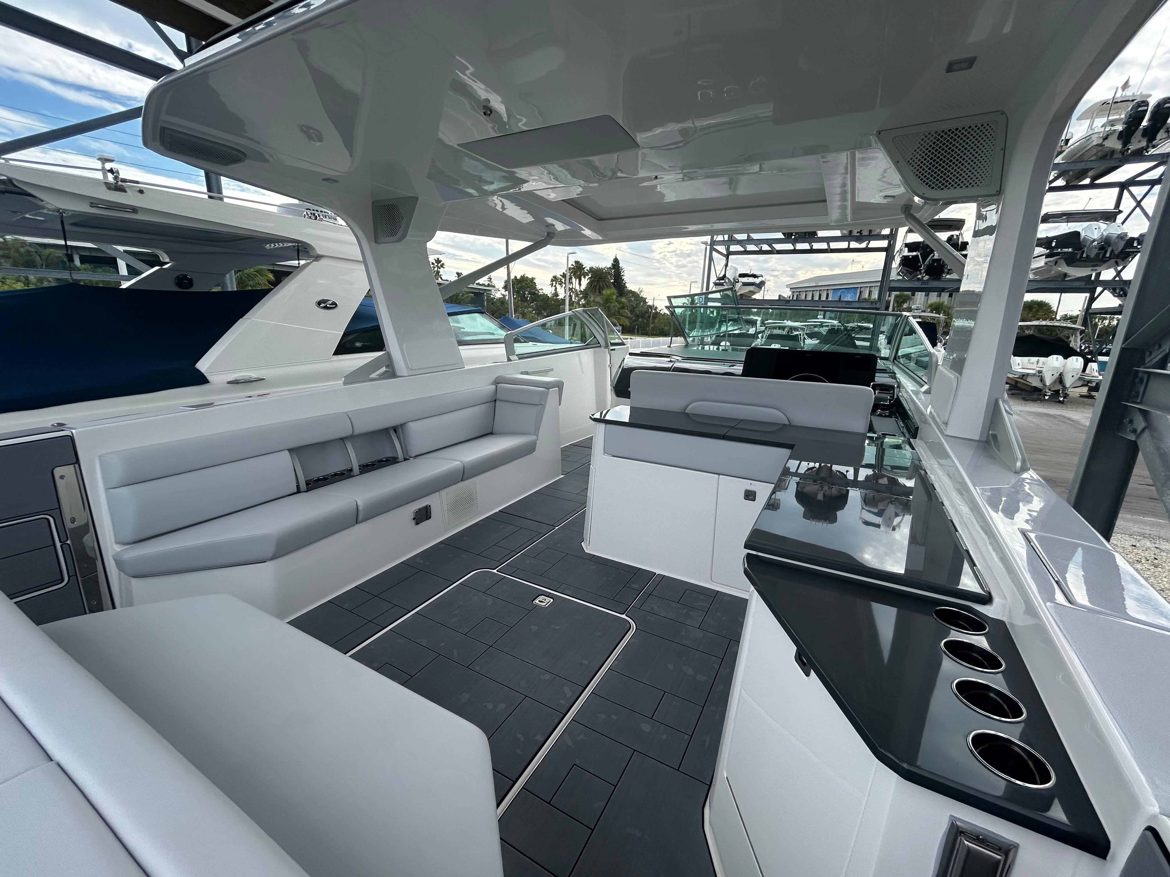 2023 Aviara AV40 Outboard Runabout-Boot Kaufen - YachtWorld