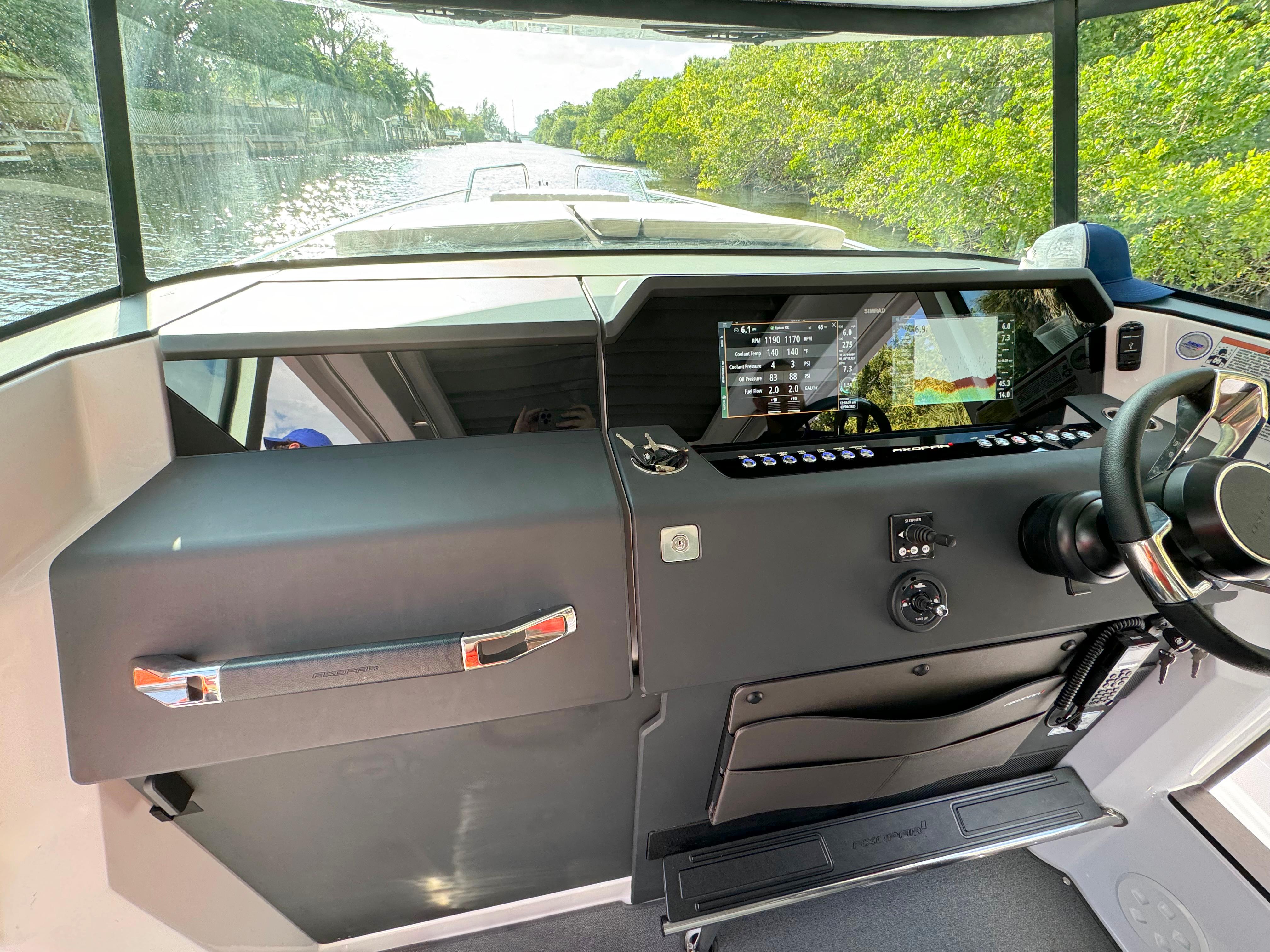 2024 Axopar 37XC CROSS CABIN Center Console for sale - YachtWorld