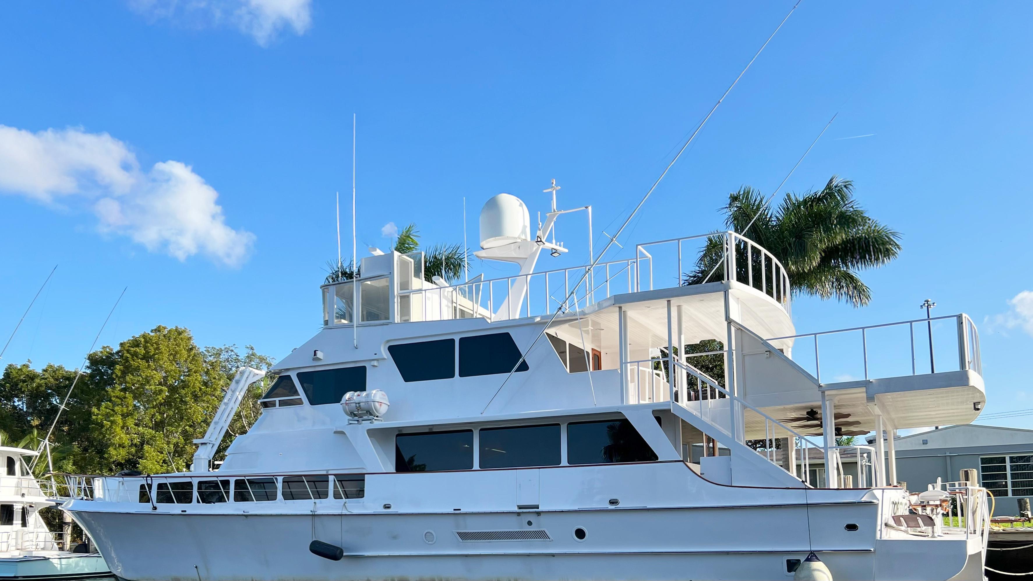 MOVIE SET Motor Yachts Knight & Carver for sale - YachtWorld