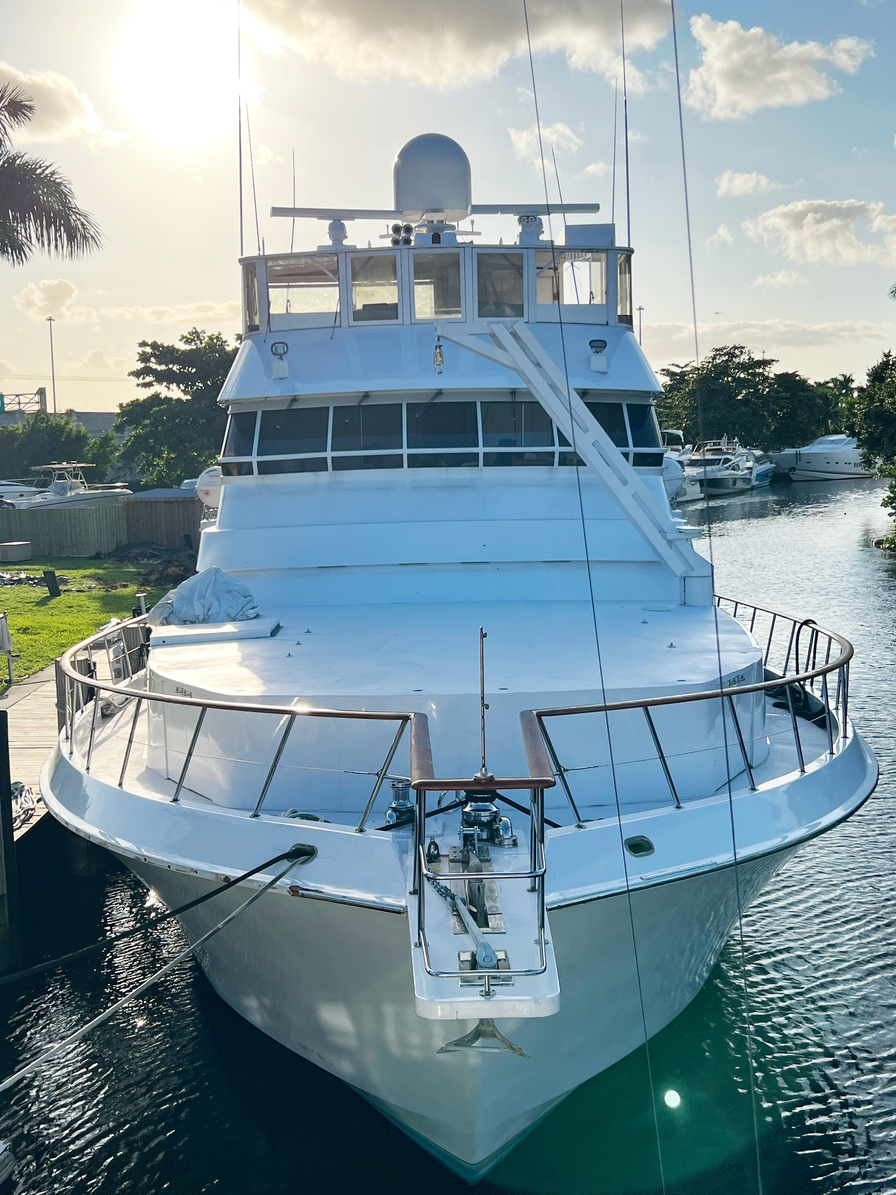 MOVIE SET Motor Yachts Knight & Carver for sale - YachtWorld