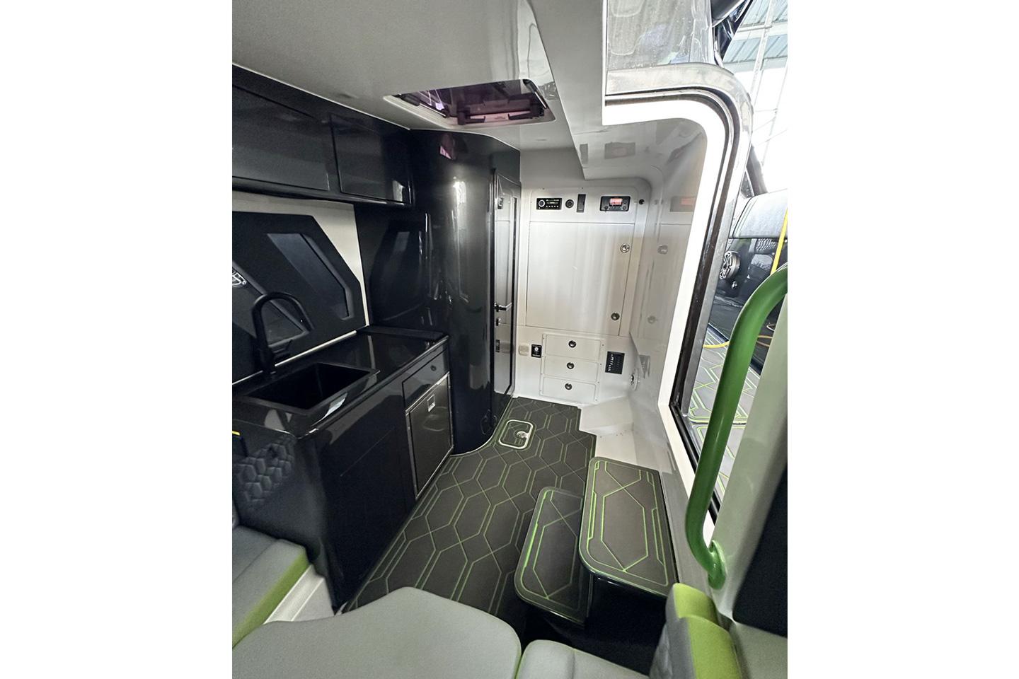 2022 Midnight Express 43 Solstice Center Console for sale - YachtWorld