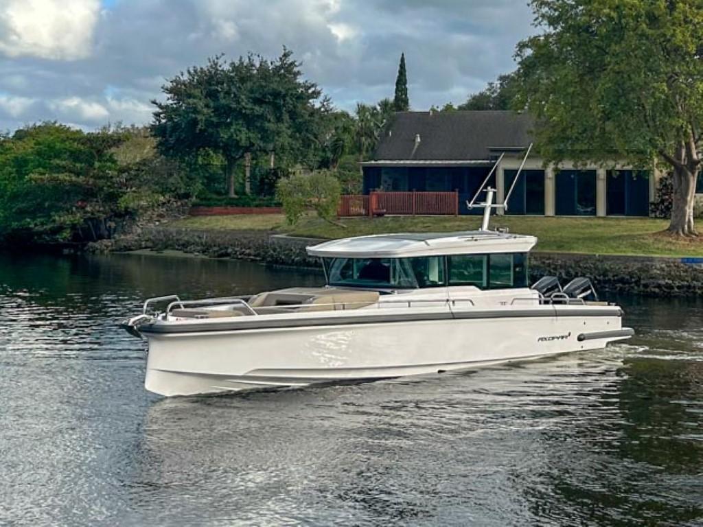 Axopar 37 XC Cross Cabin Nuove a Florida - iNautia