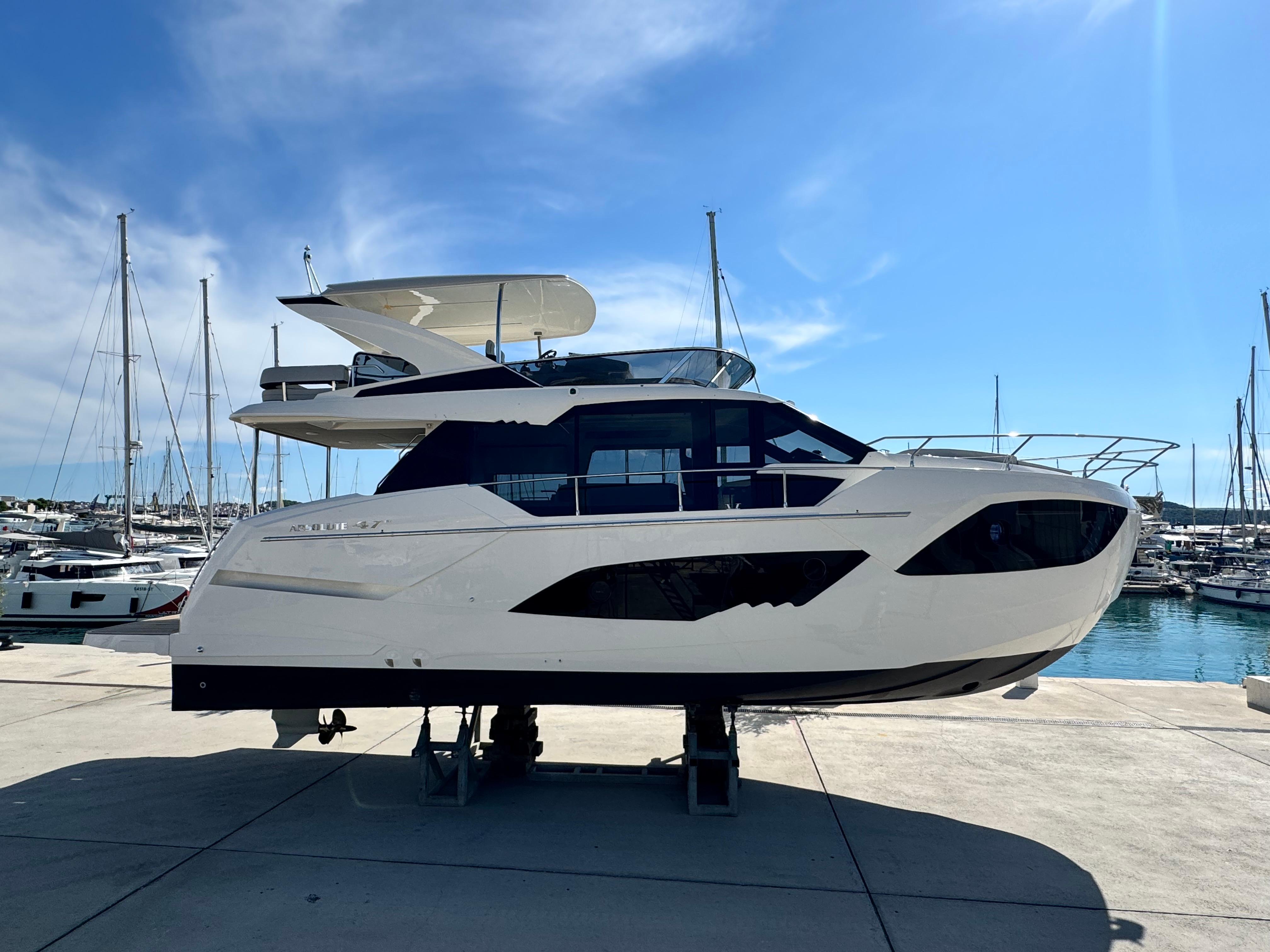 Nuevo 2024 Absolute 47 Fly | TopBarcos.com