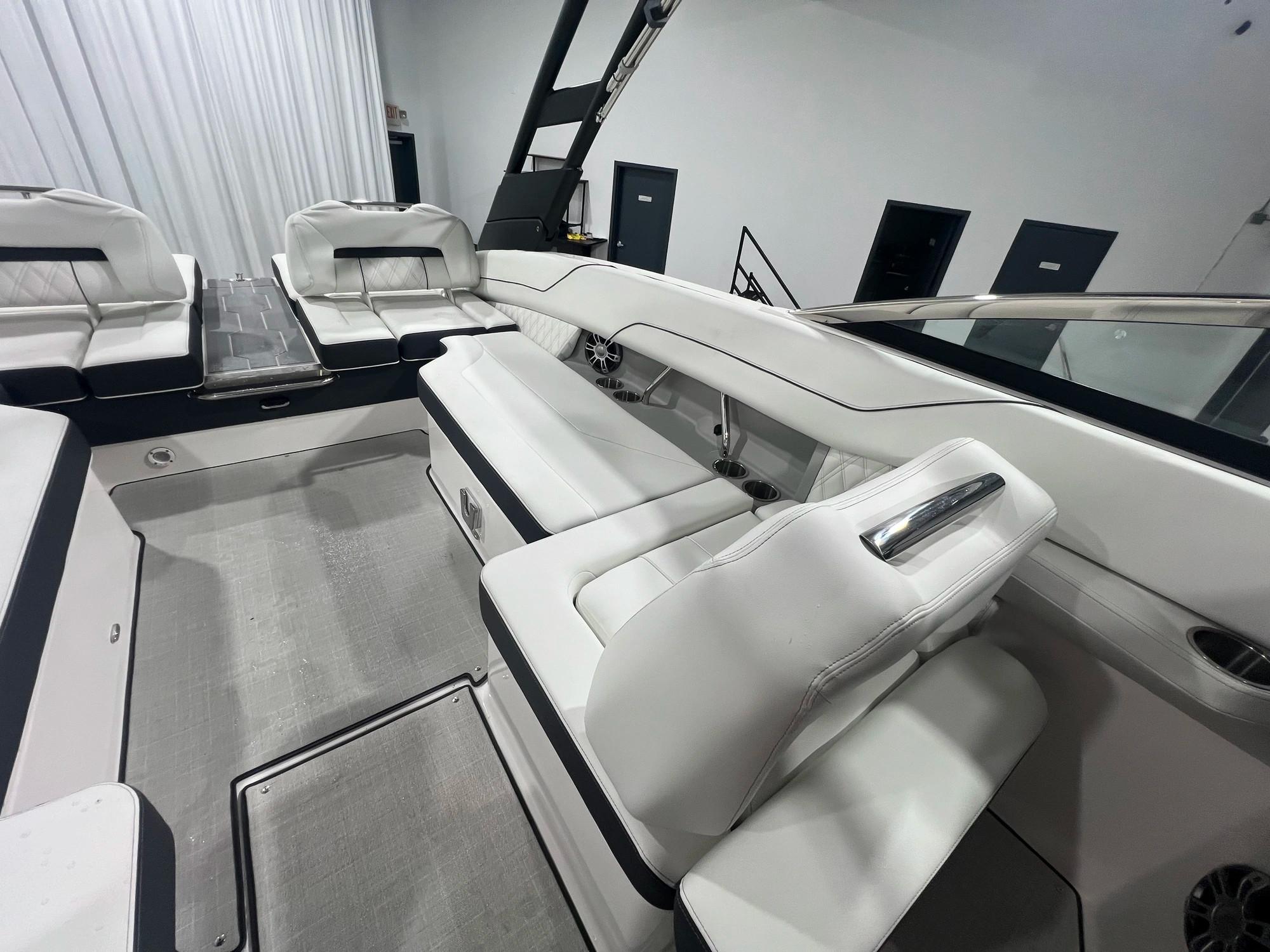 2024 Regal LS6 Bowrider for sale - YachtWorld