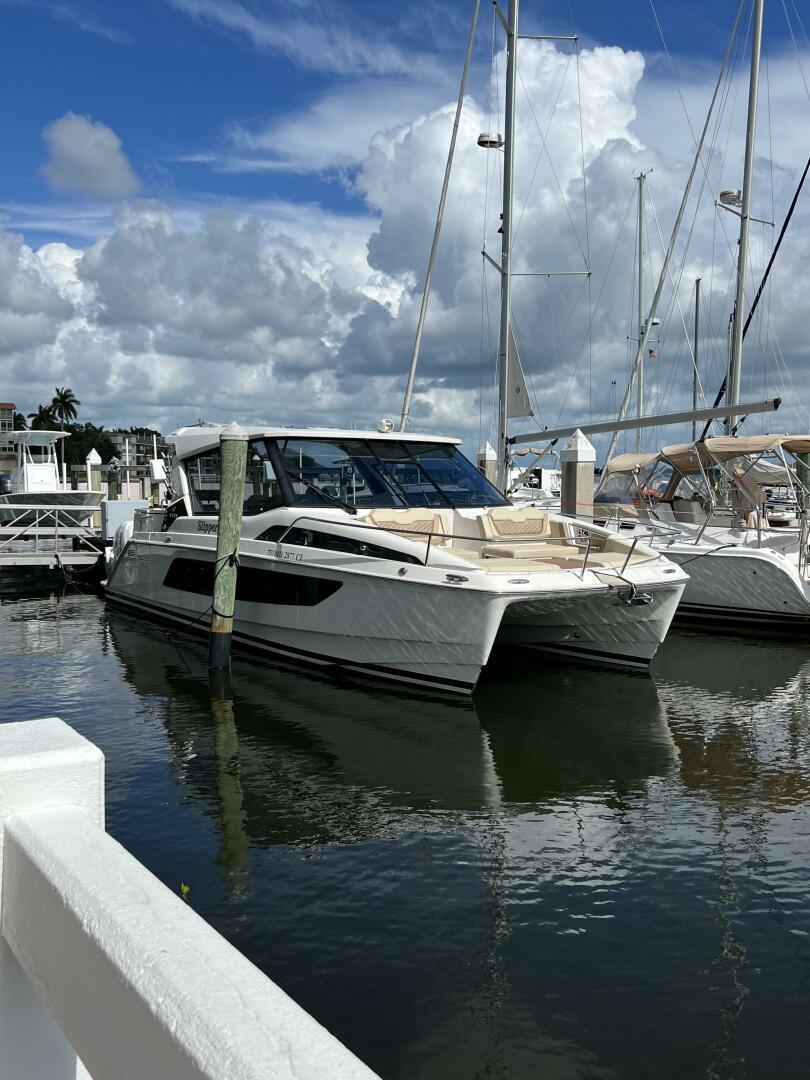 2018 Aquila 36 Enclosed cockpit edition Muut myytävät - YachtWorld