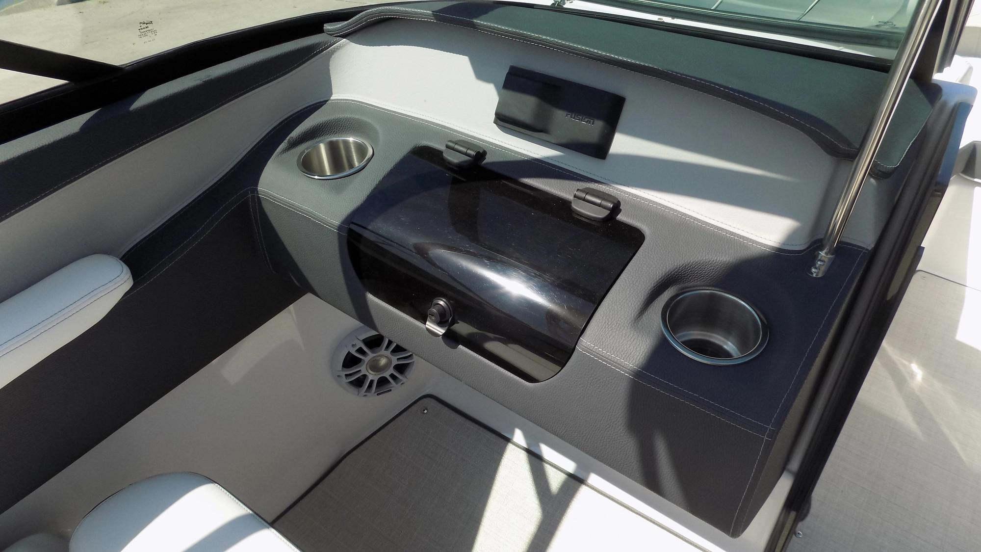 2024 Regal LX2 Bowrider for sale - YachtWorld