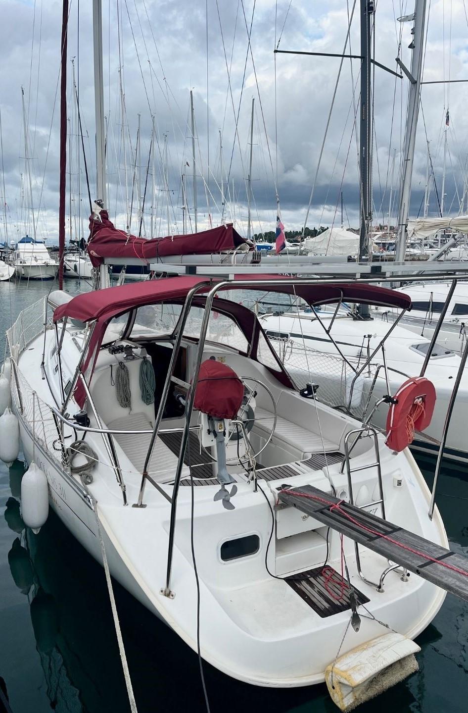Beneteau Oceanis 311 | 2001 | 31ft | Boatshop24