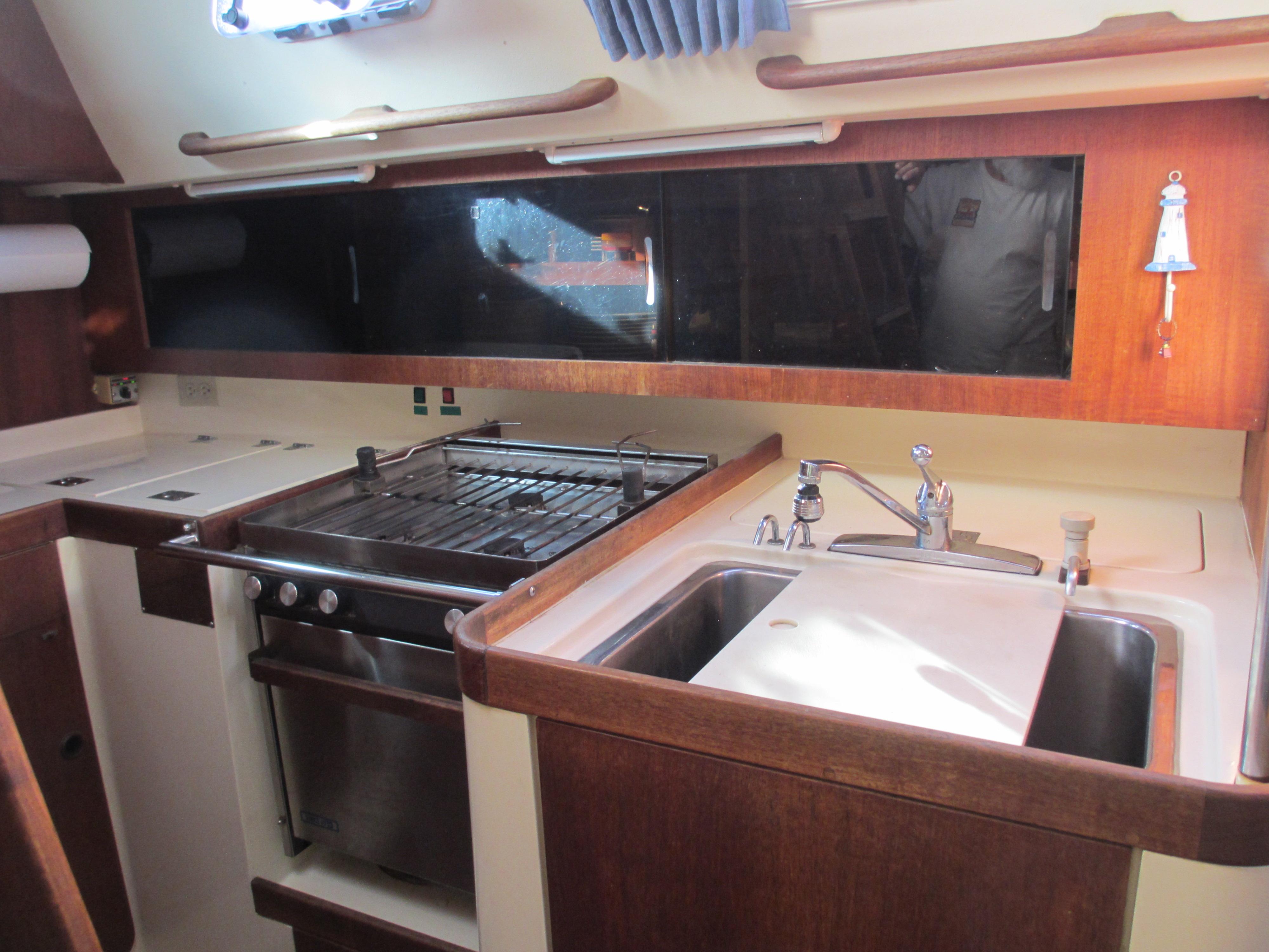 1988 CS 36 Merlin Cruiser for sale - YachtWorld