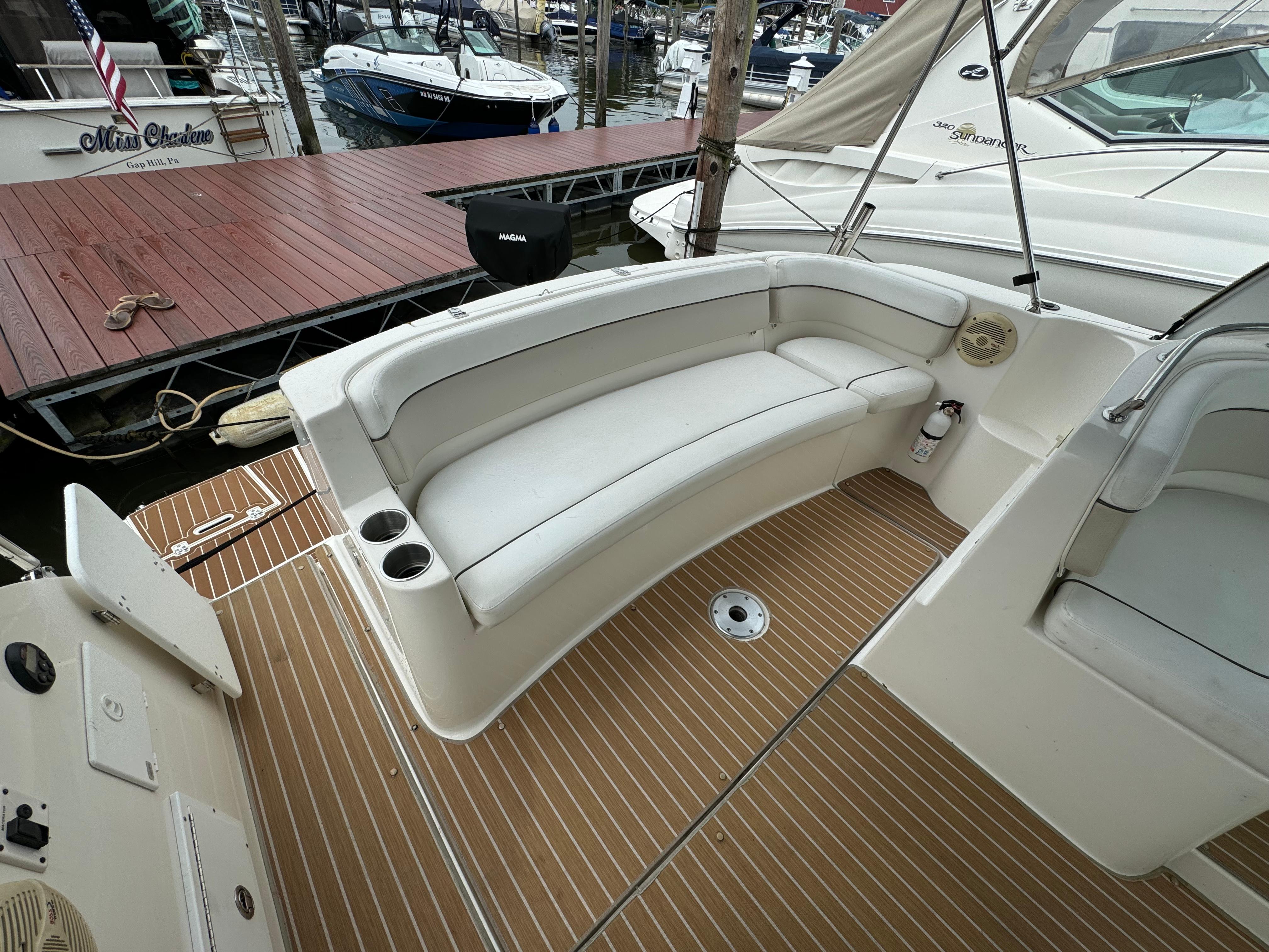 2006 Rinker 320 Express Cruiser Cruiser for sale - YachtWorld