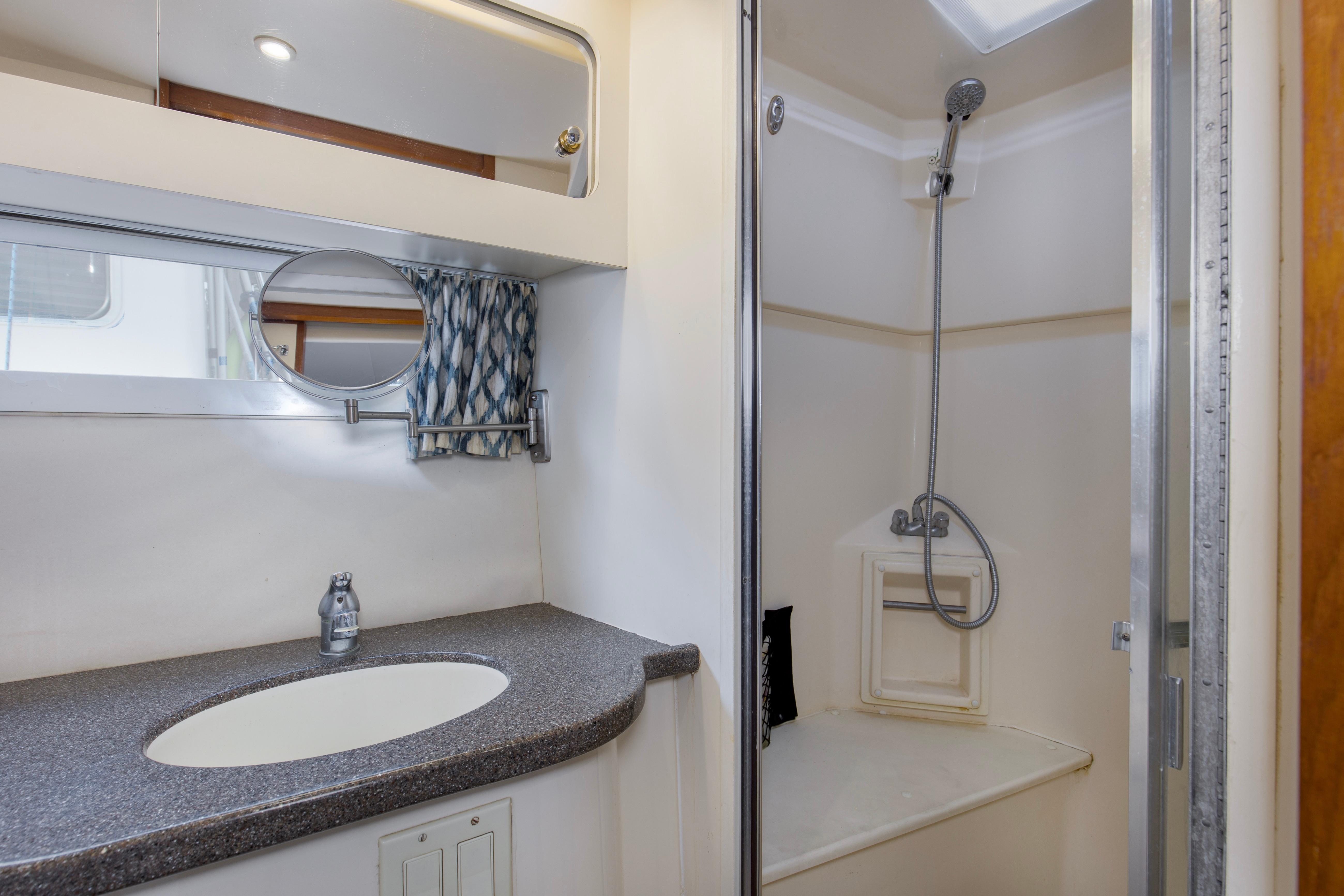 1997 Carver 445 Aft Cabin Motor Yacht Motor Yachts for sale - YachtWorld