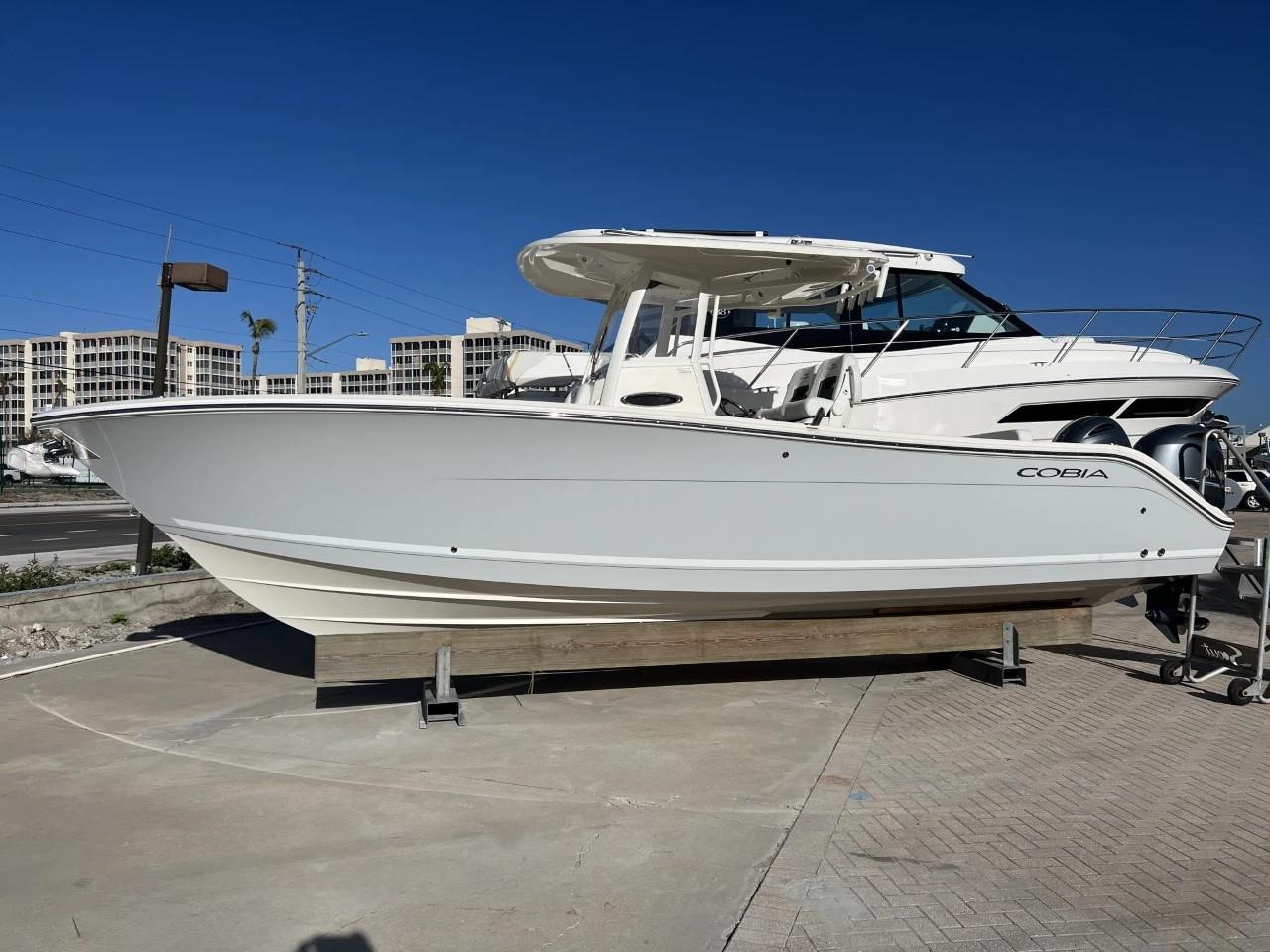 2023 Cobia 280 CC Center Console for sale - YachtWorld