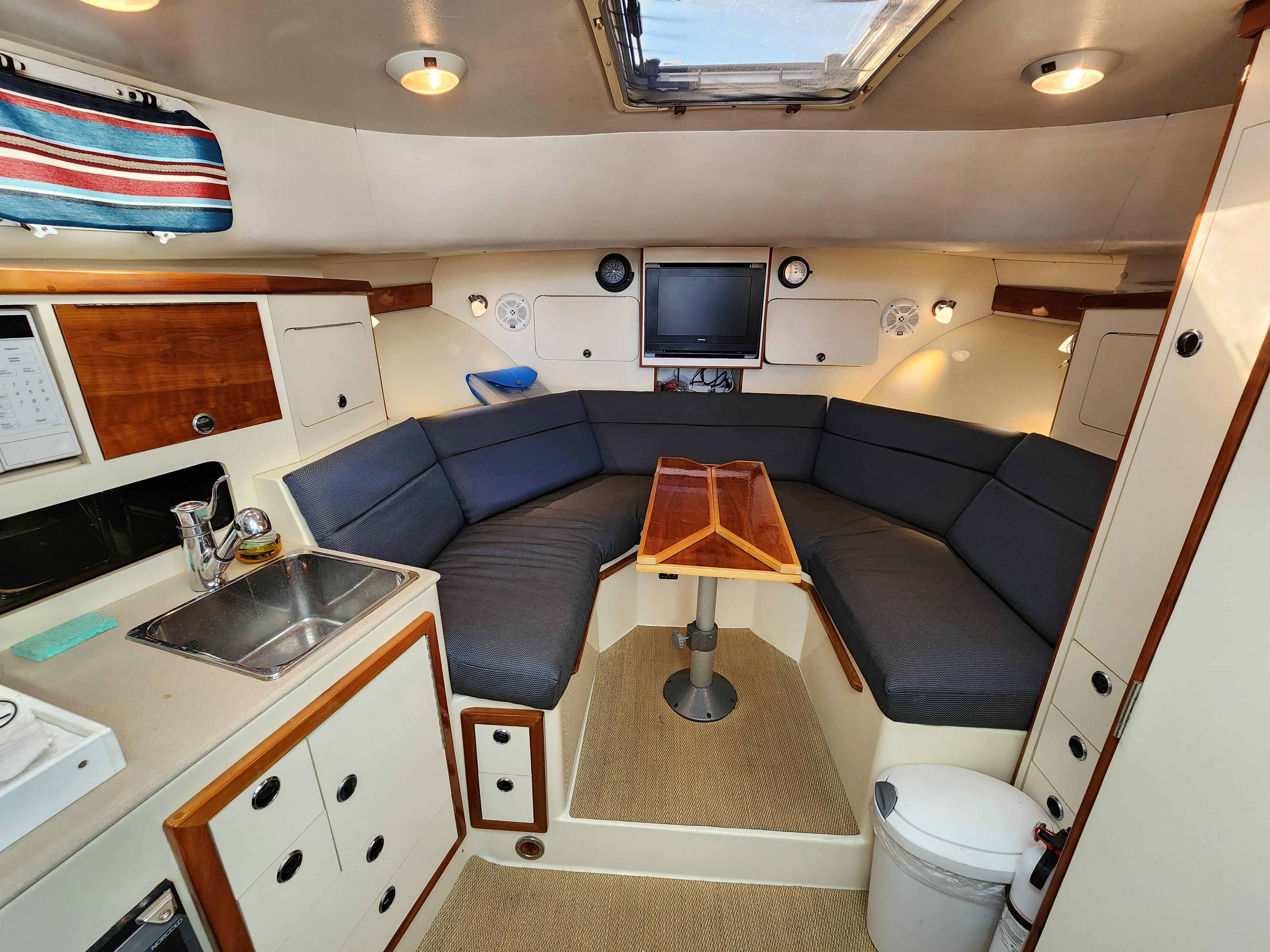 1998 Albin 31 Tournament Express Downeast for sale - YachtWorld