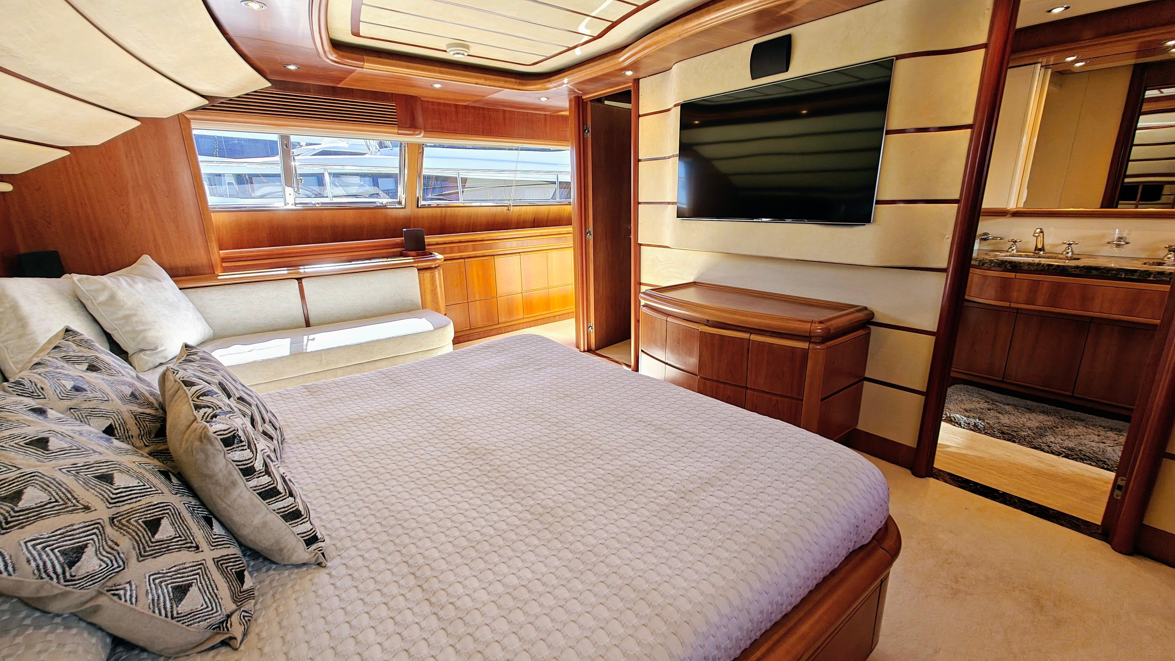 2004 Flybridge Custom Line for sale - YachtWorld