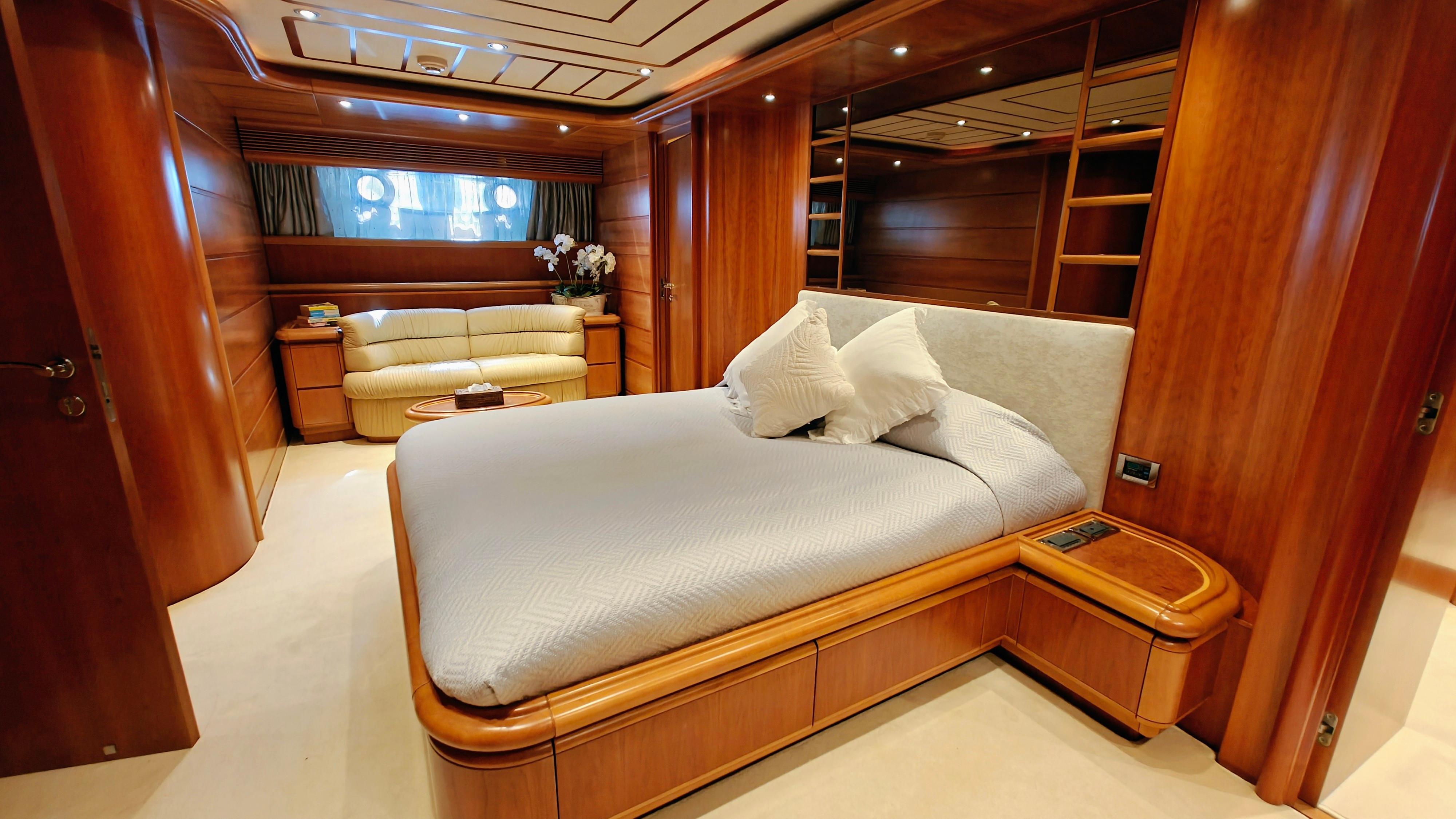 2004 Flybridge Custom Line for sale - YachtWorld