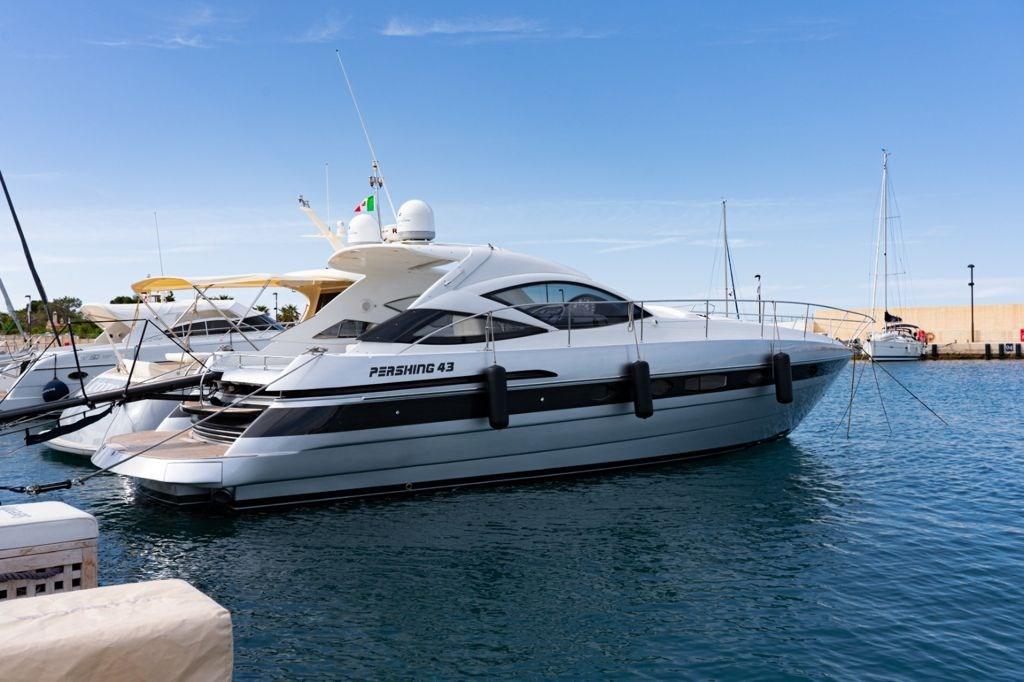 Pershing 43 | 13m | 2005 - L'Aquila | Boats and Outboards