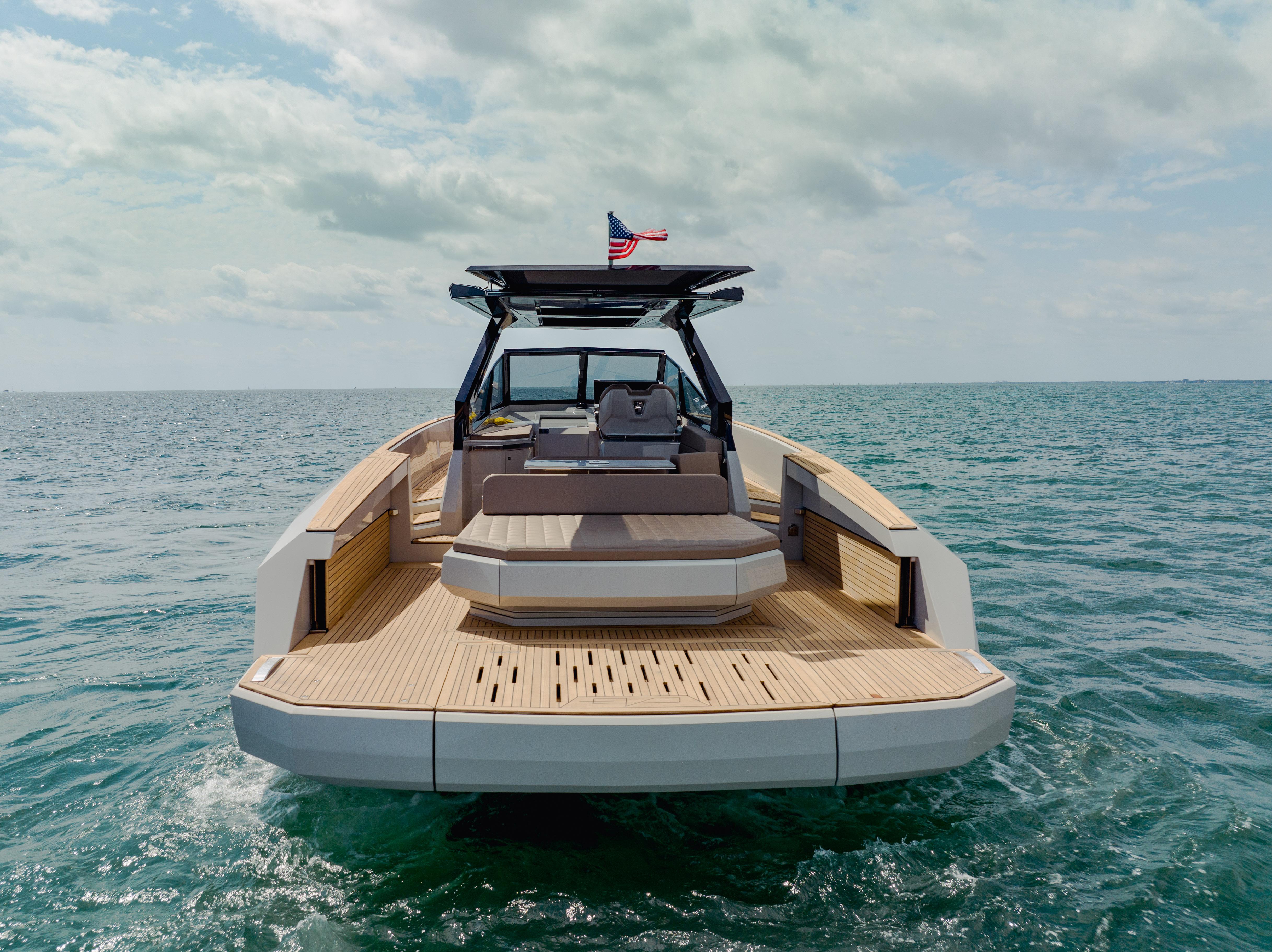 2024 Evo Yachts R4 WA Express-Boot Kaufen - YachtWorld