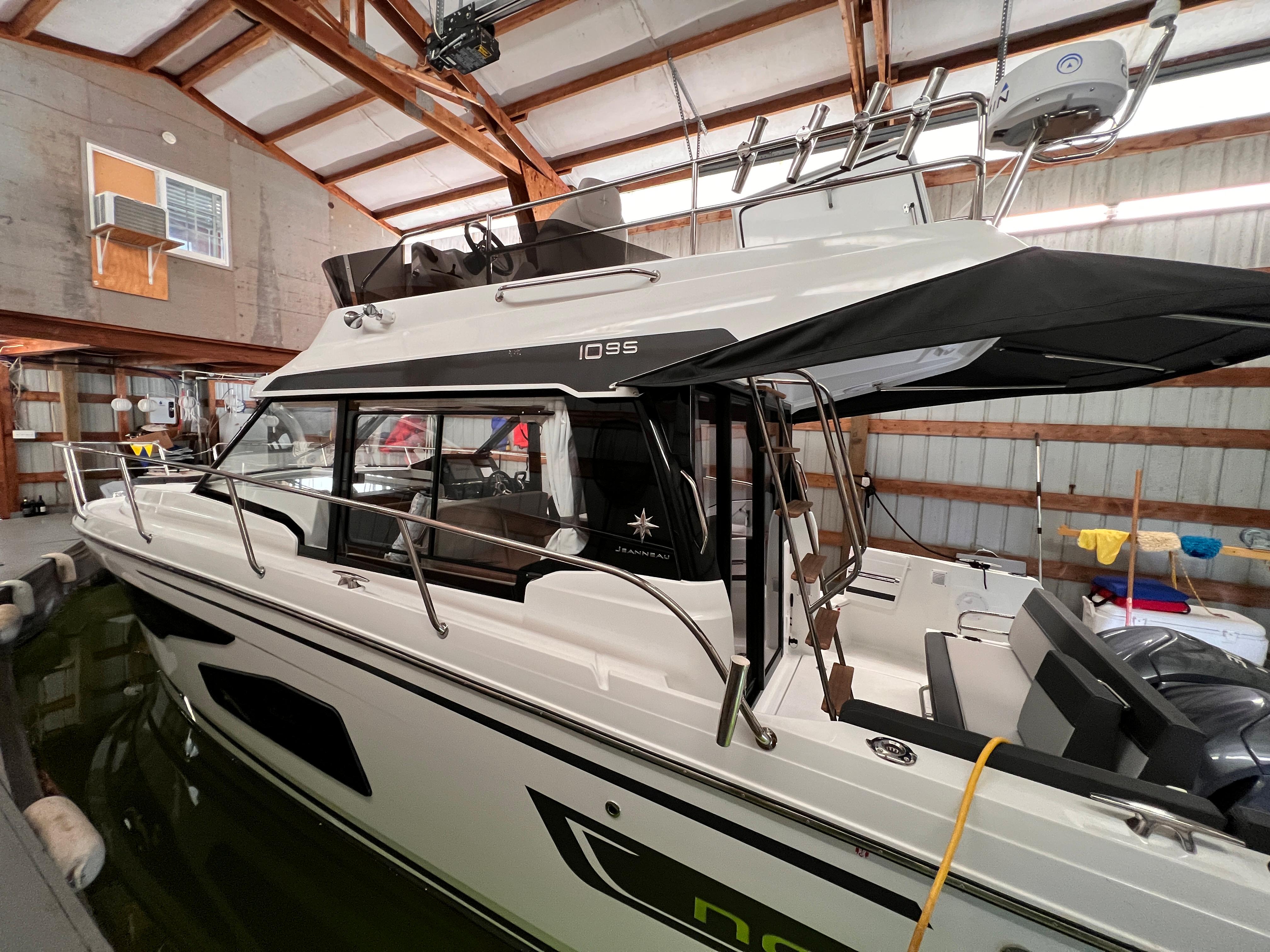 2021 Jeanneau NC 1095 FLY Flybridge for sale - YachtWorld