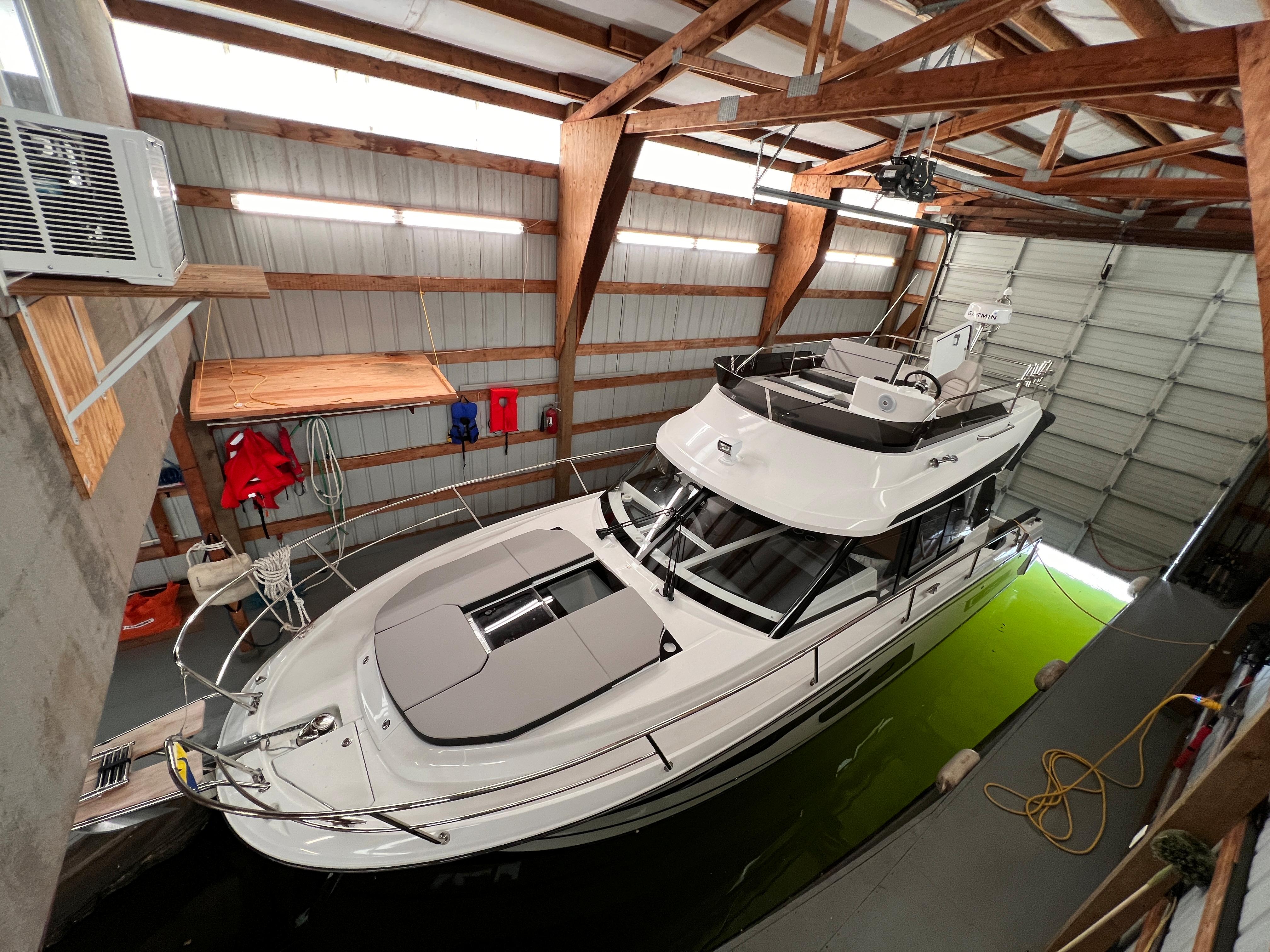 2021 Jeanneau NC 1095 FLY Flybridge Boot Kaufen - YachtWorld