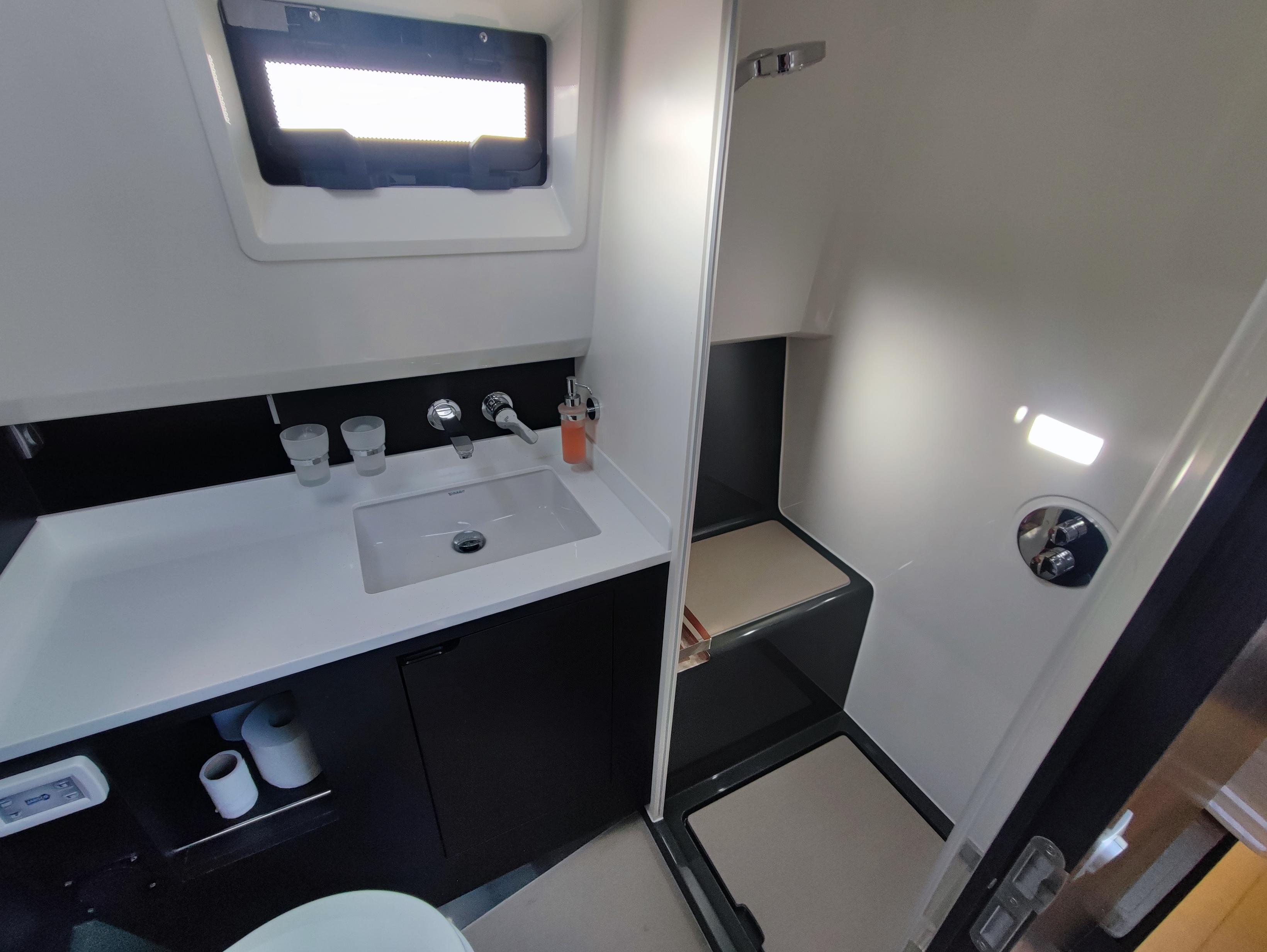 2022 Windy SR 44 BLACKHAWK Cruiser for sale - YachtWorld