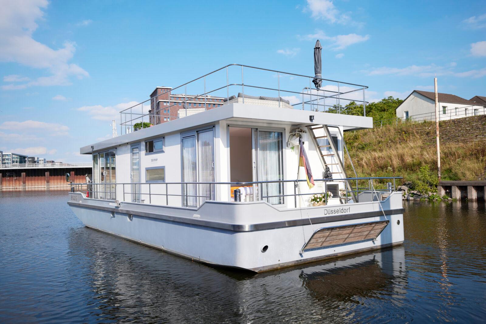 Motor Cruiser Home Traveller Motor Cruiser Home Traveller XXL Houseboat ...