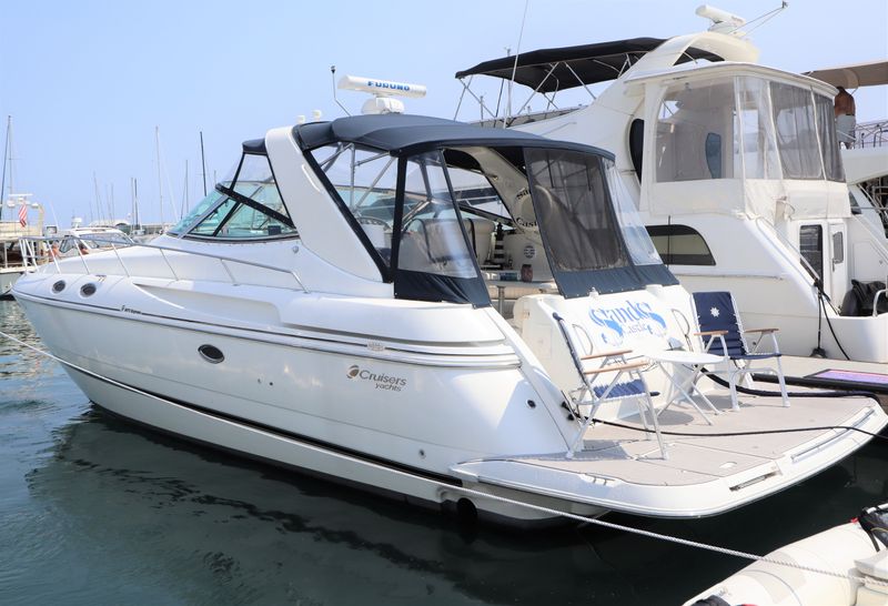 2001 Cruisers Yachts 3870 Express - Weber Yachts