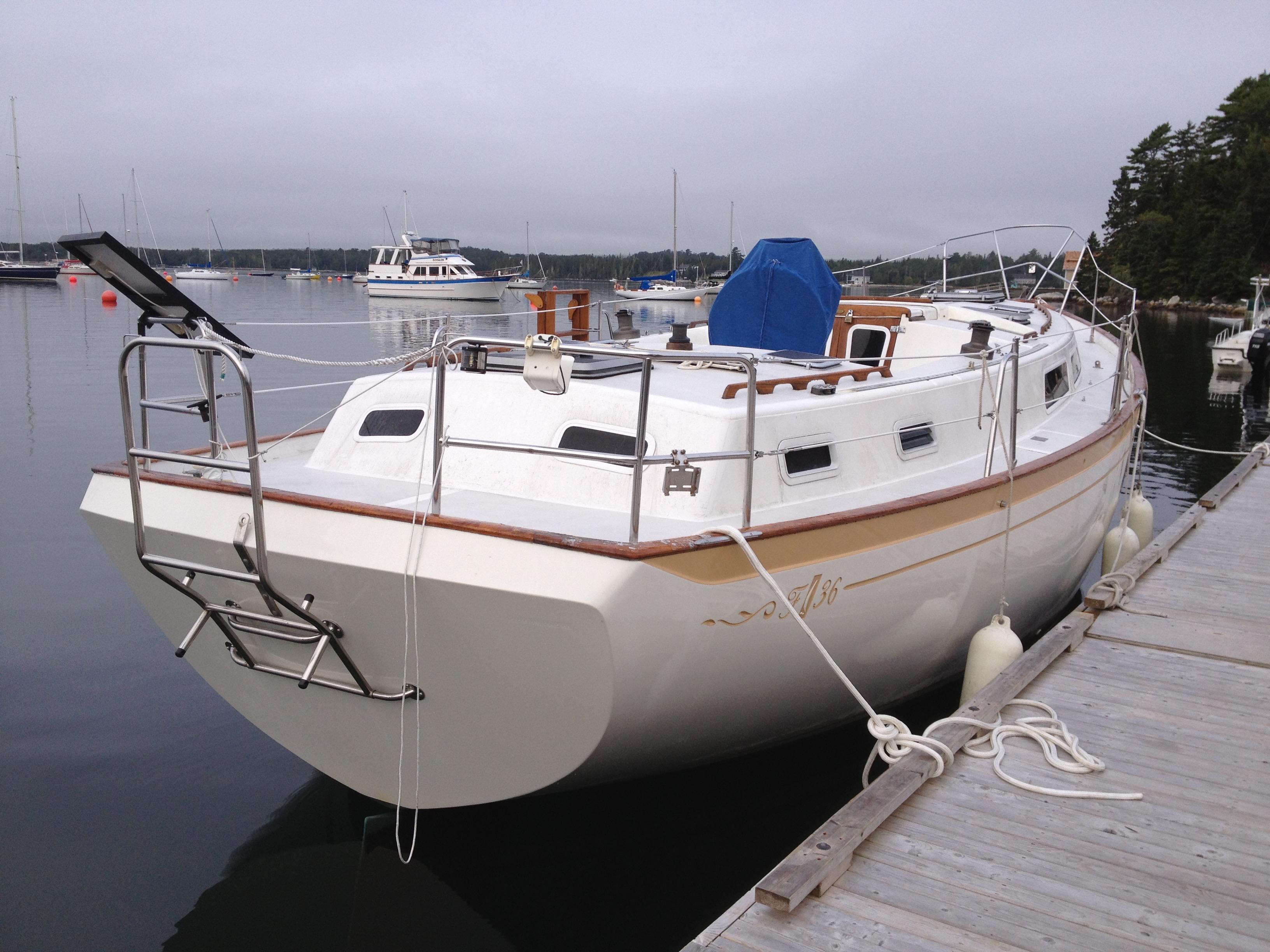 1981 Islander Freeport Center Cockpit 36 Centre Cockpit for sale ...