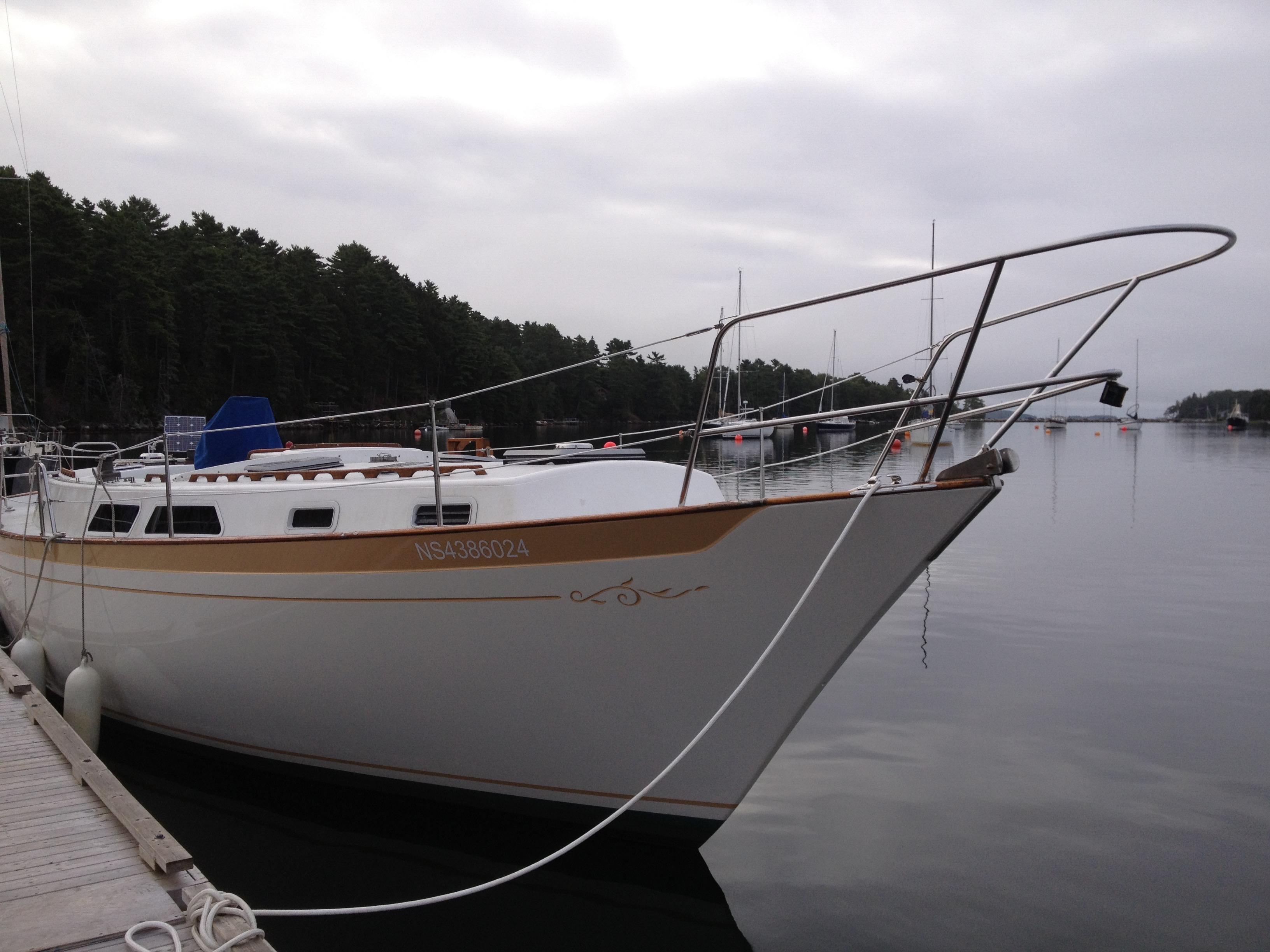 1981 Islander Freeport Center Cockpit 36 Centre Cockpit for sale ...