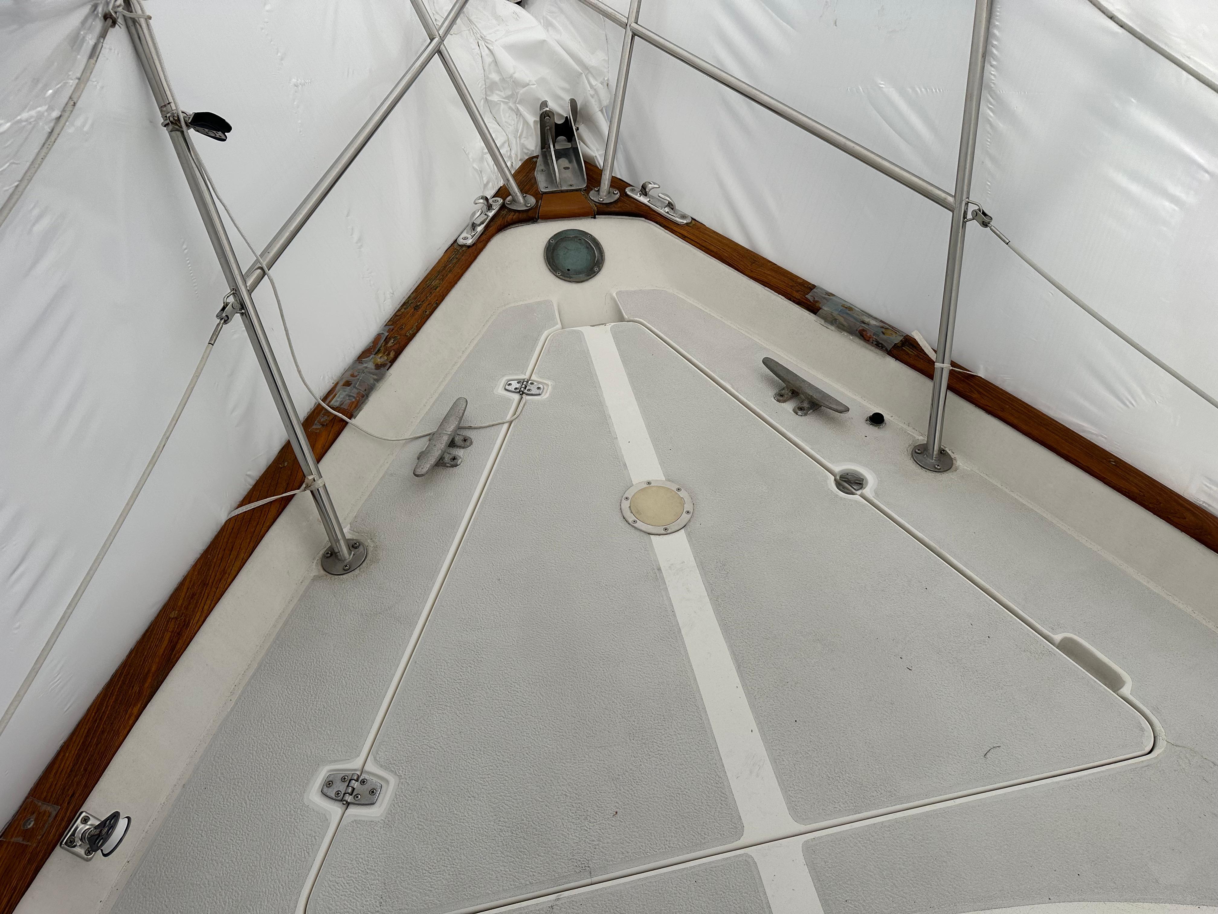 1981 Islander Freeport Center Cockpit 36 Centre Cockpit for sale ...